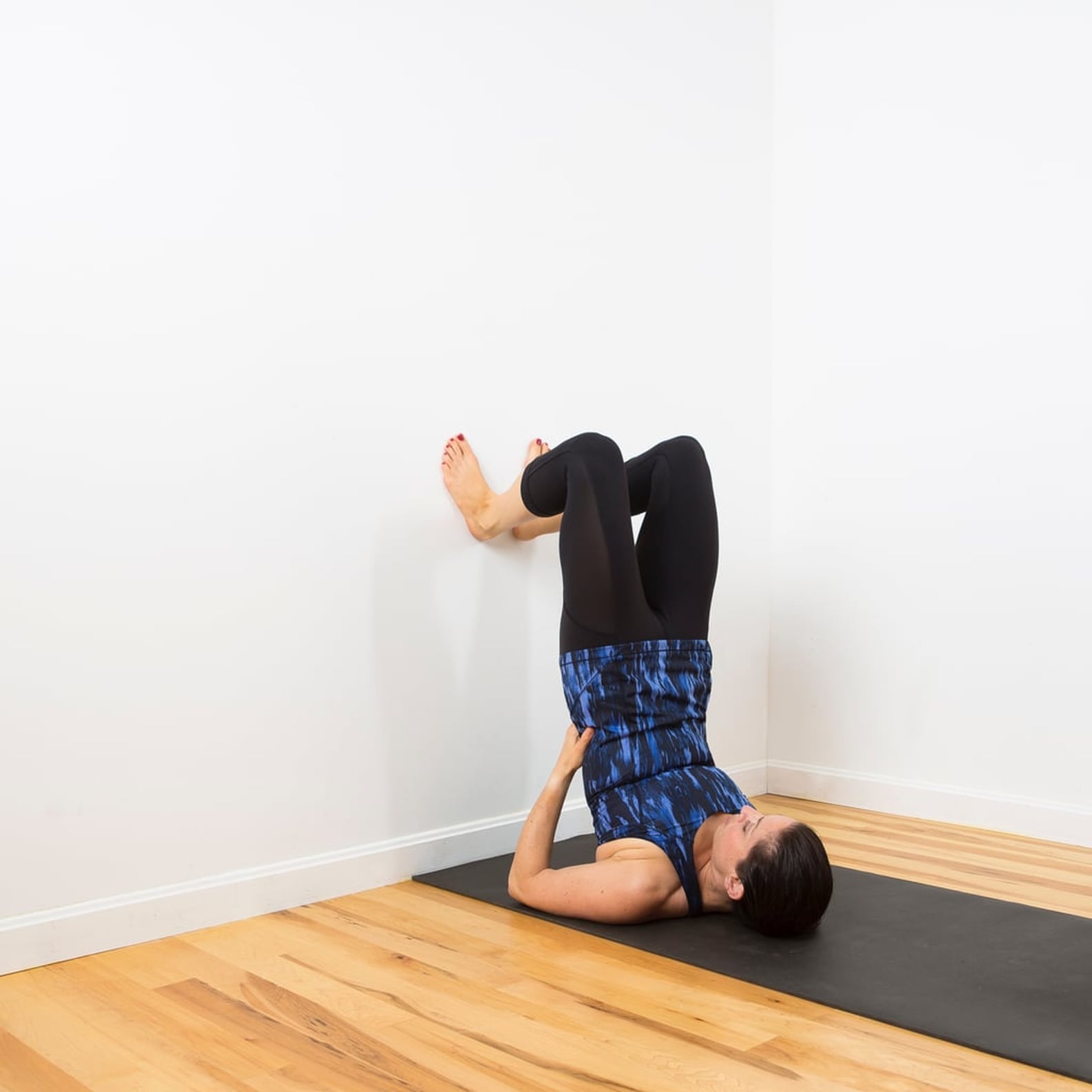 How to Stretch the Upper Back Using a Wall | PS Fitness