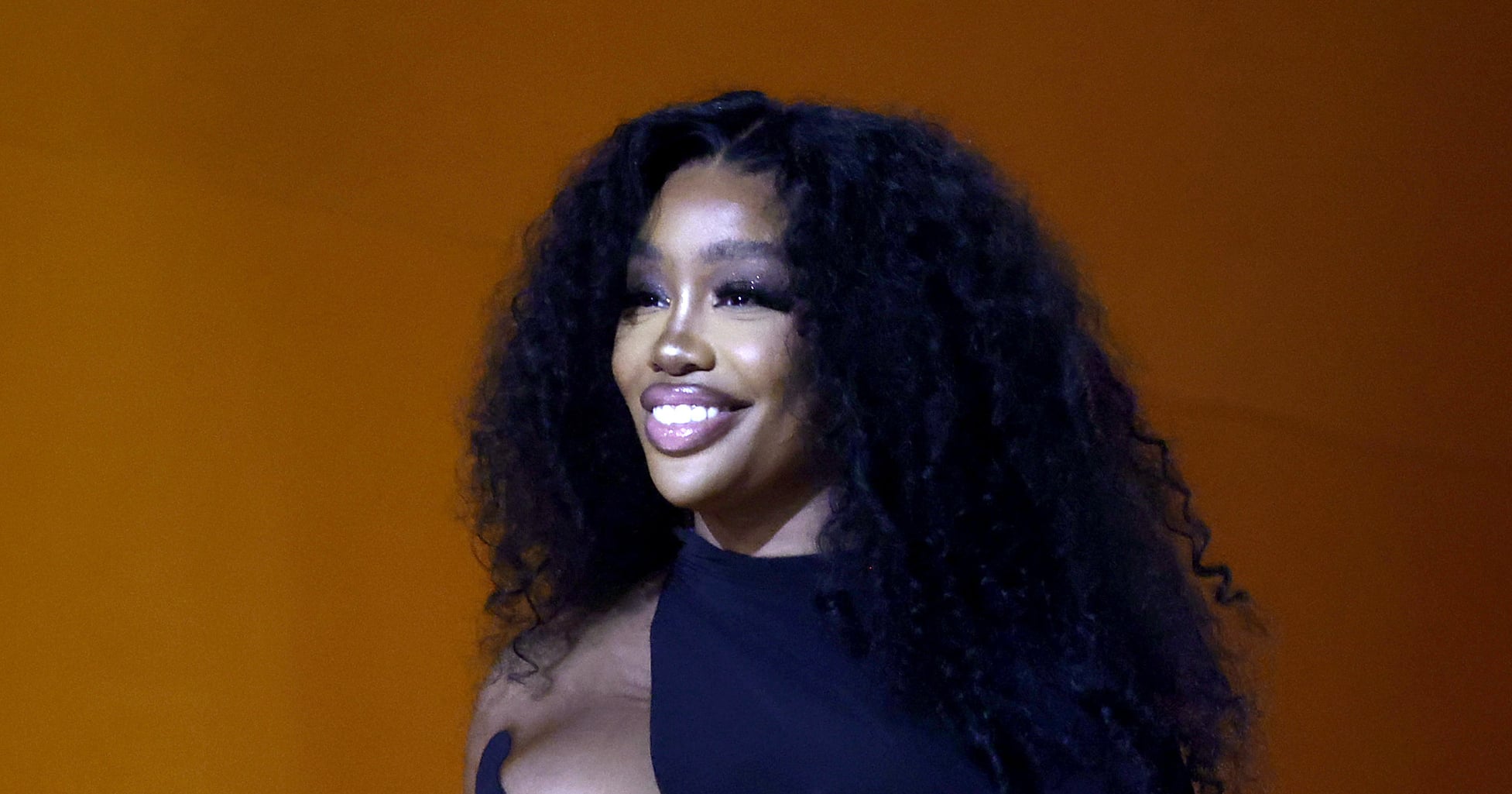 Sza’s Chrome French Manicure With a Twist | PS Beauty