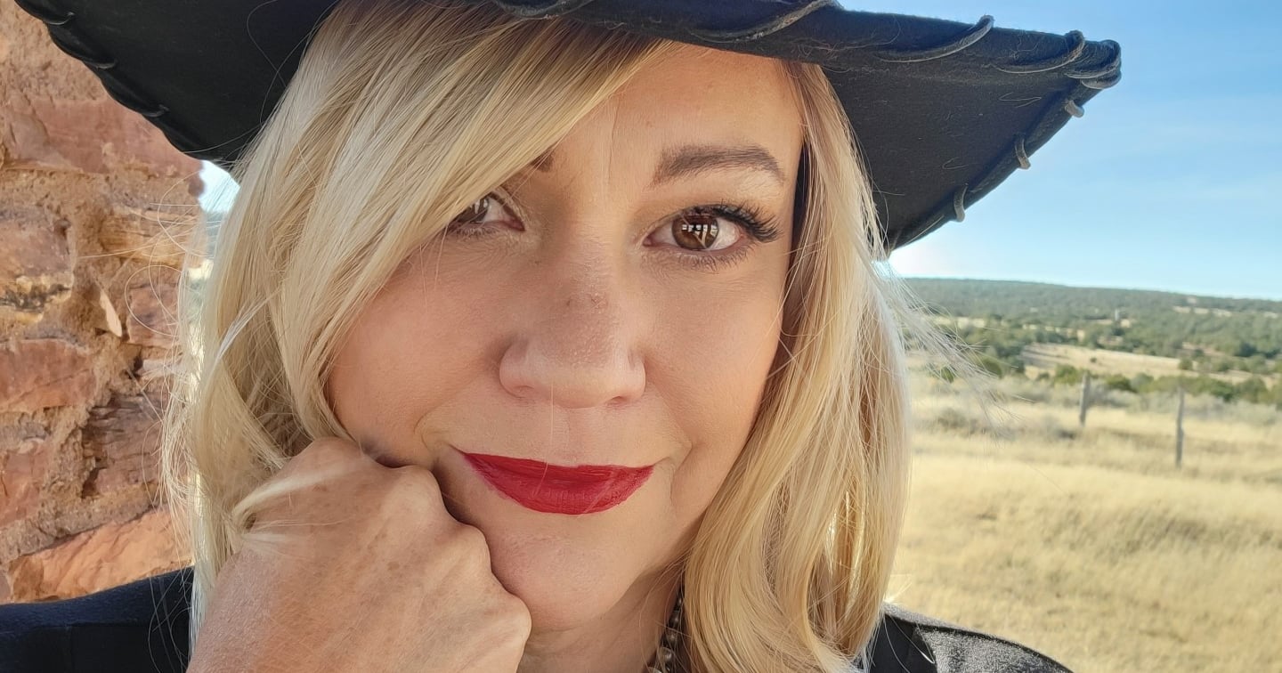 "Dirty Girls Social Club" Author Alisa Lynn Valdés Is Back | PS Entertainment