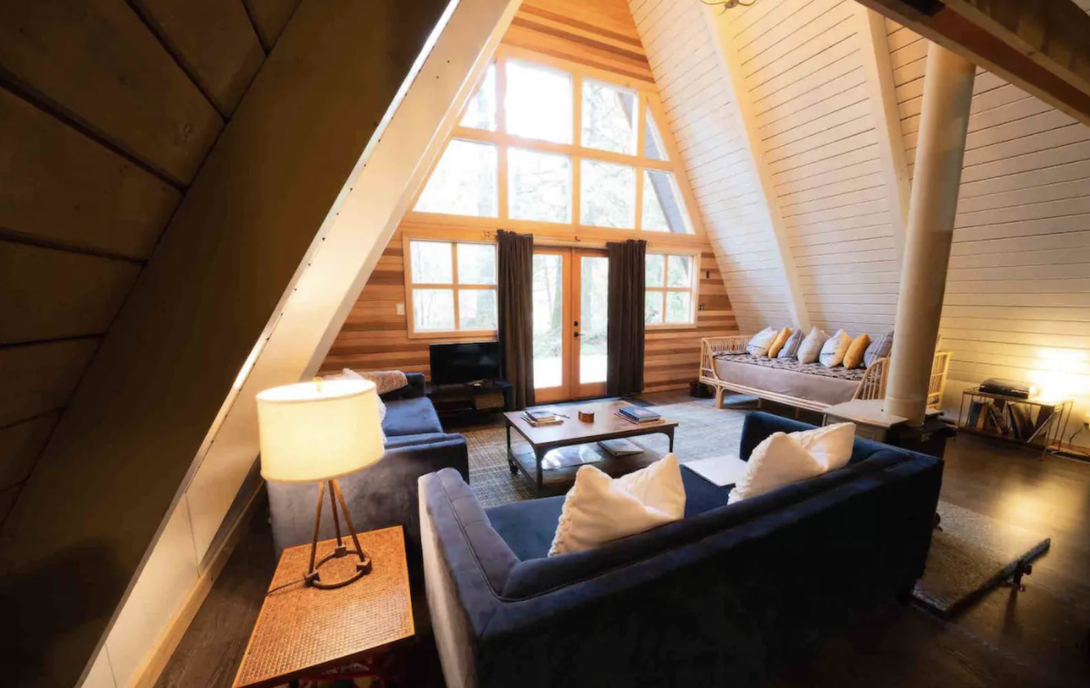 35 Charming Remote Cabin Rentals Across the US | PS Smart Living