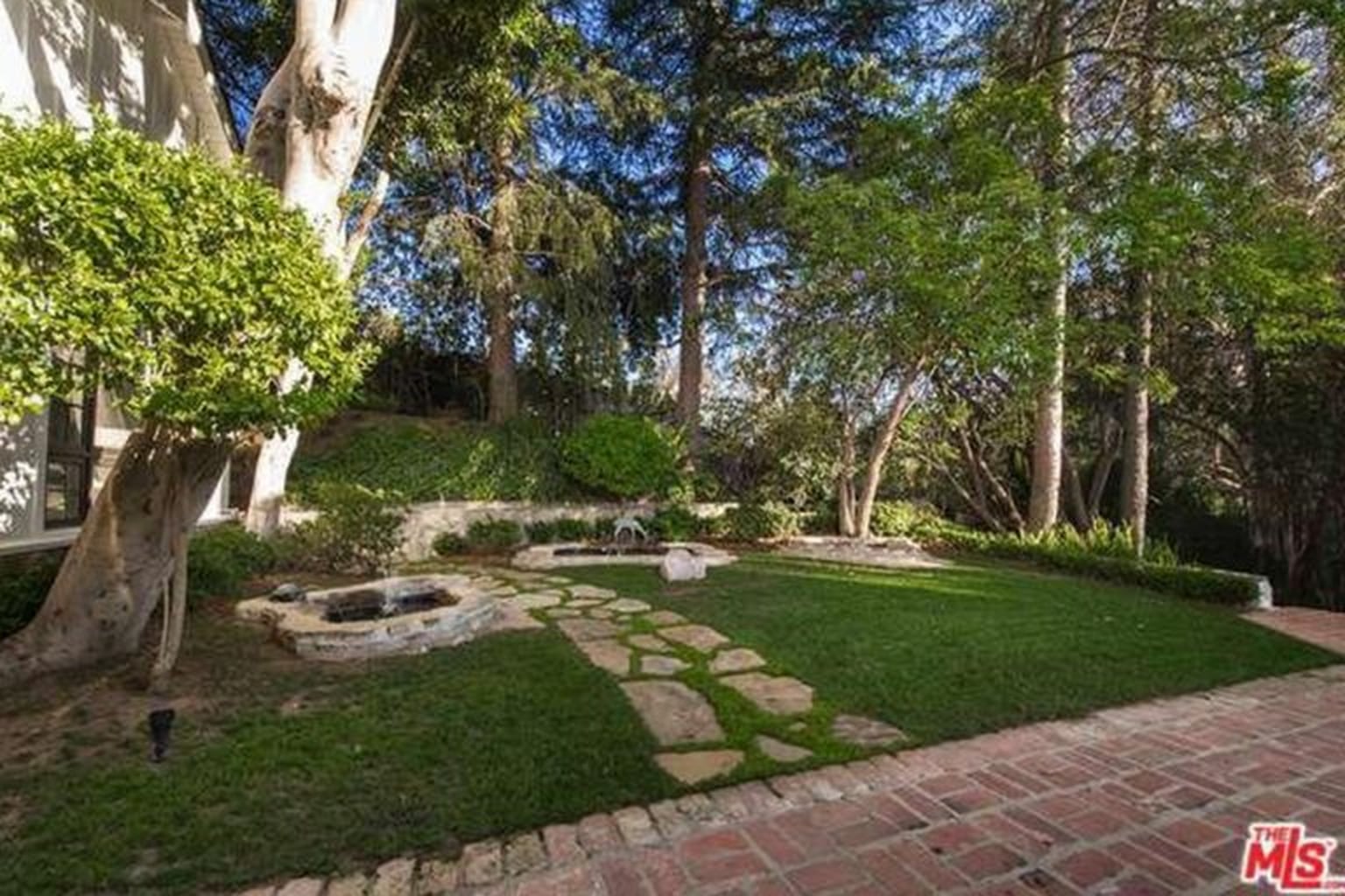 Kate Upton Buys Beverly Hills Home | PS Home