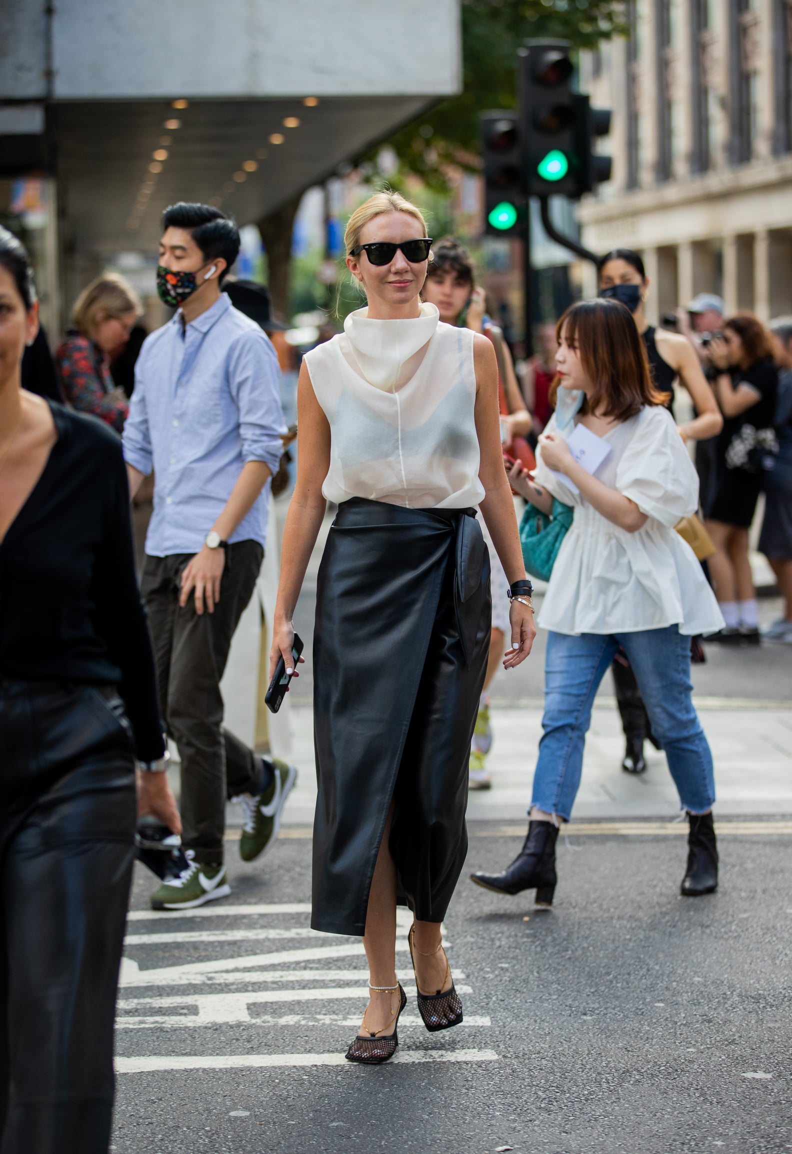 The Best Street Style at London Fashion Week Spring 2022 | PS Fashion
