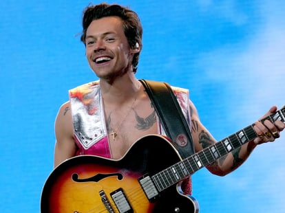 55+ Harry Styles Instagram Captions | POPSUGAR Entertainment