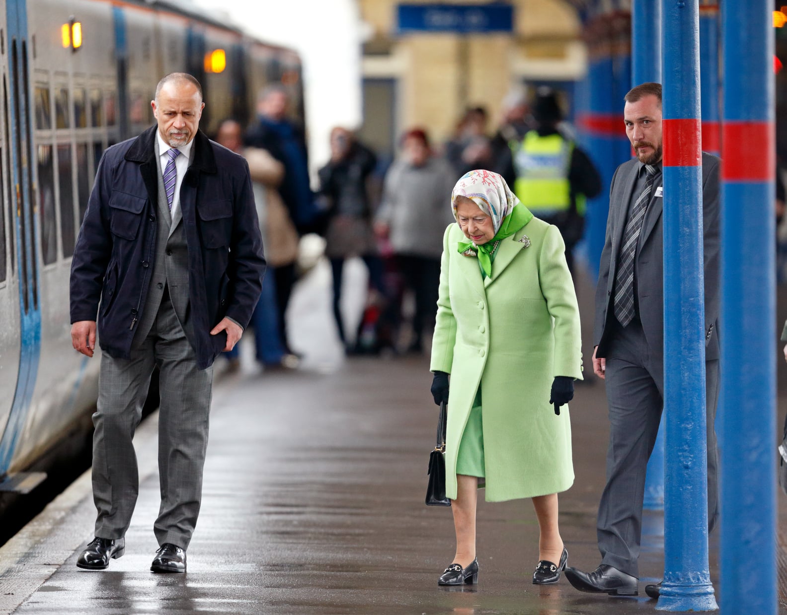 Queen Elizabeth II Catching Train to King's Cross Feb. 2017 | POPSUGAR ...