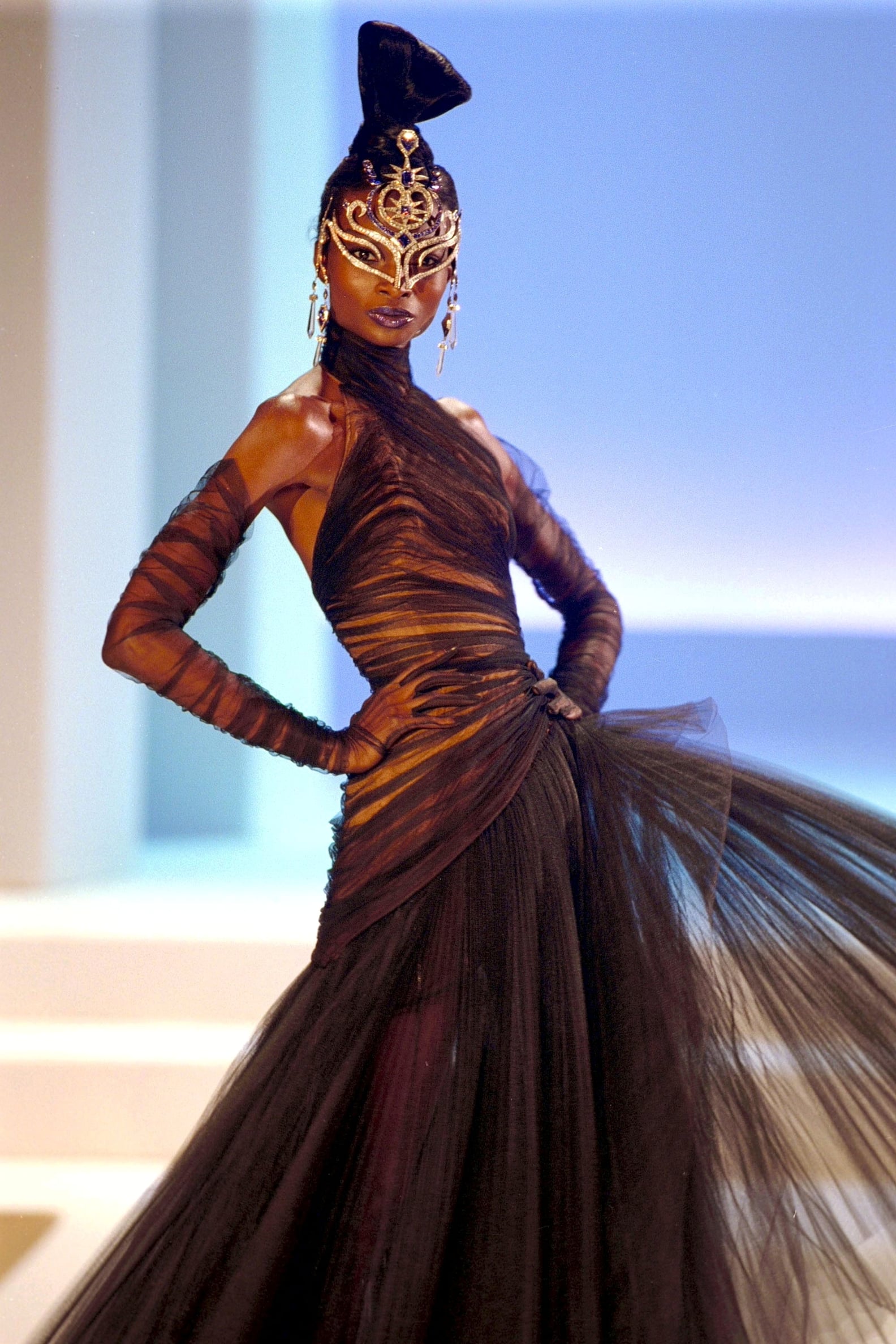 Thierry Mugler's Most Over-the-Top Fashion Designs | PS Fashion