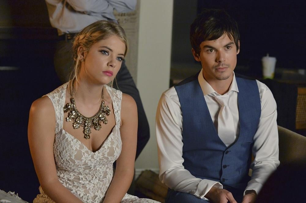 Pretty Little Liars Christmas Episode Spoilers | POPSUGAR Entertainment