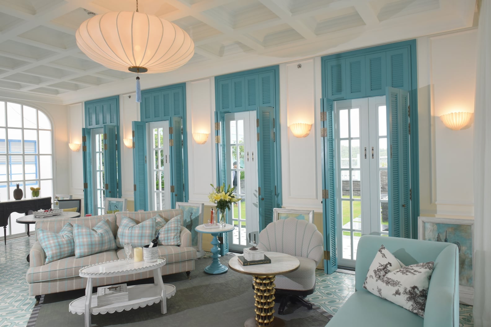 Mermaid Shell-Shaped Hotel Swimming Pool | PS UK Smart Living