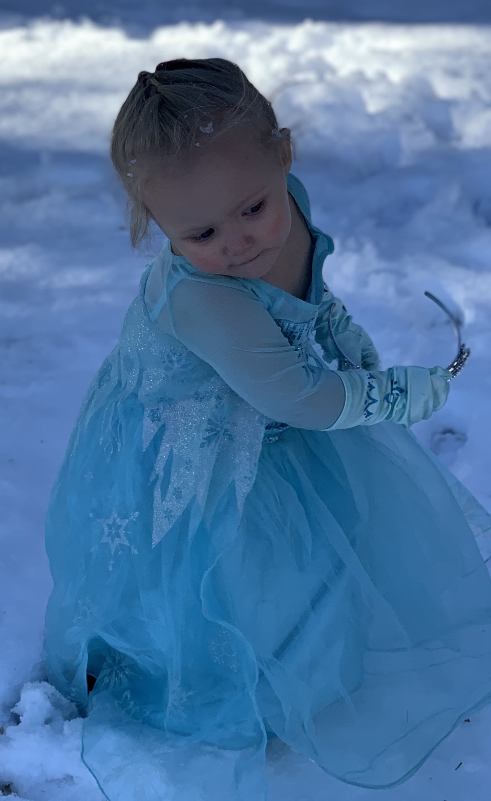 2-Year-Old Girl Singing "Let It Go" Dressed as Elsa | Video | PS Family