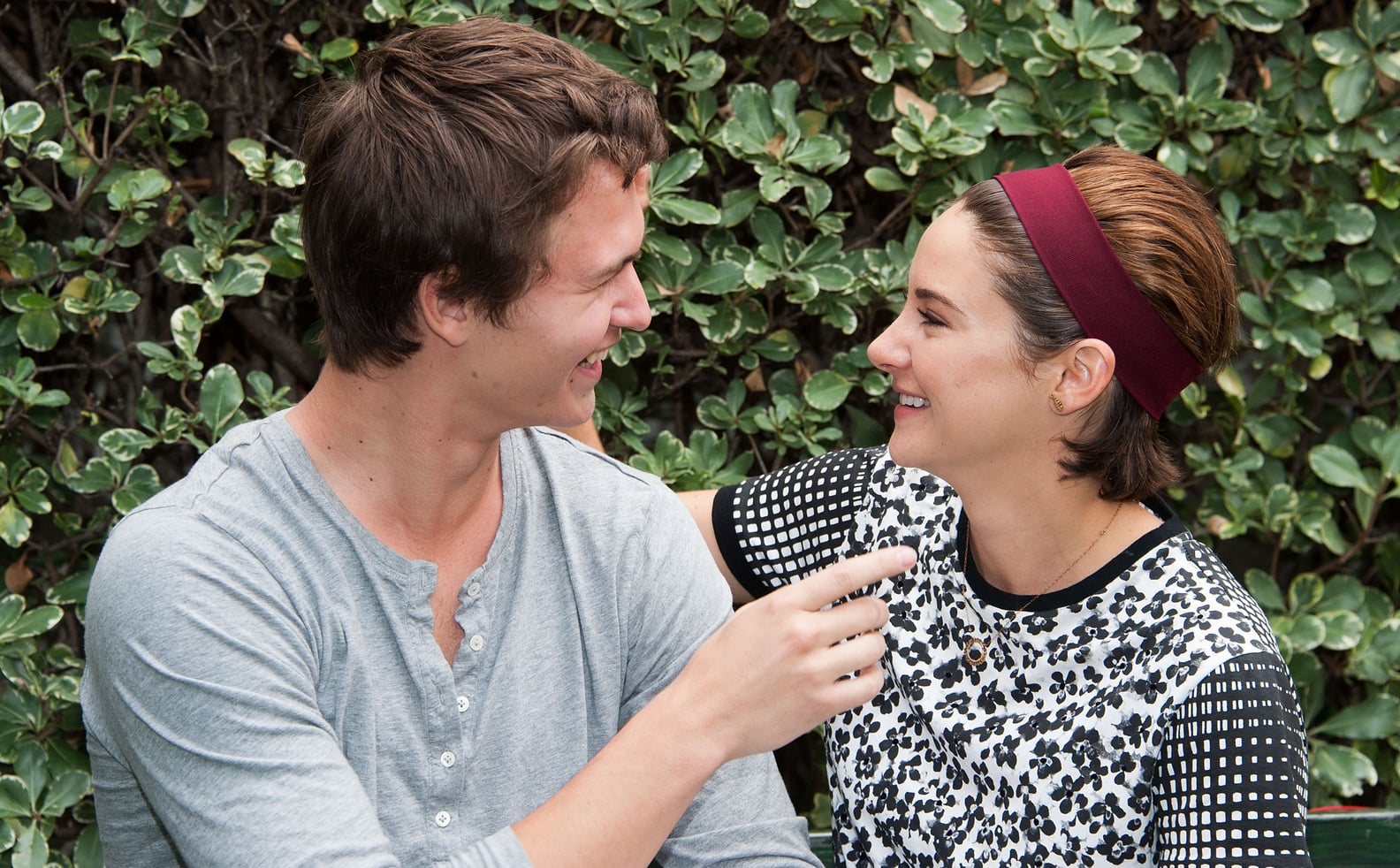 Ansel Elgort and Shailene Woodley Recreate TFIOS Bench Scene | PS Celebrity