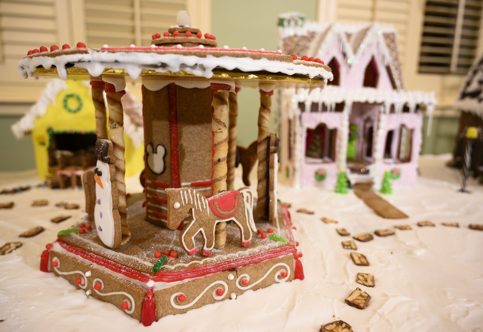12 of Disney's Most Elaborate Gingerbread House Displays | PS Food