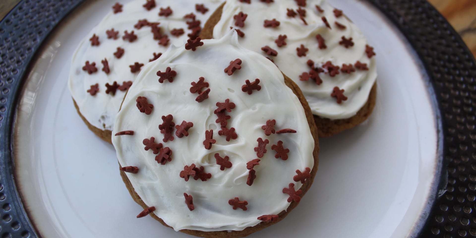 Frosted Gingerbread Cookies Recipe and Photos | PS Food
