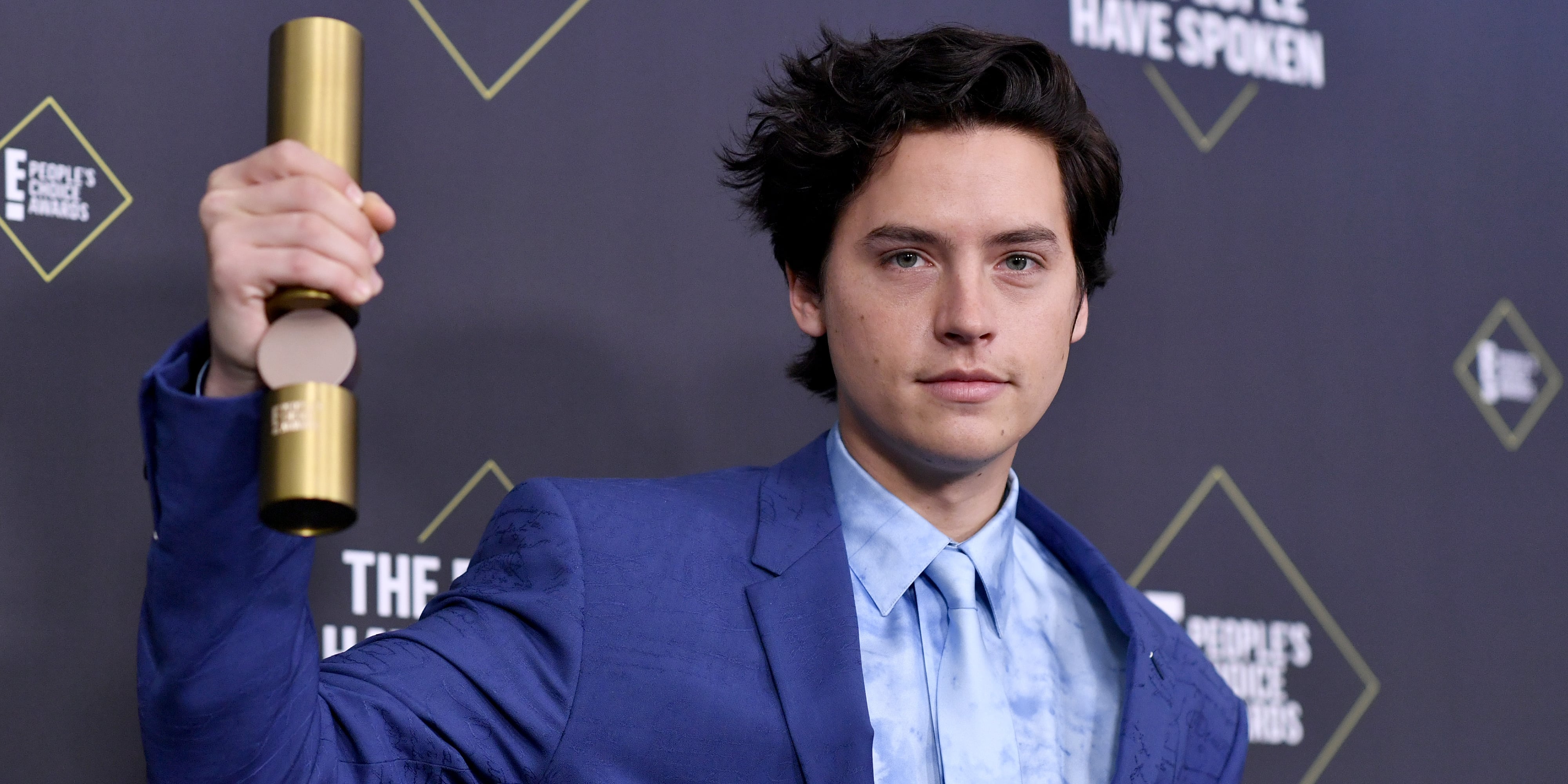 Cole Sprouse's Blue Suit at the 2019 People's Choice Awards | PS Fashion