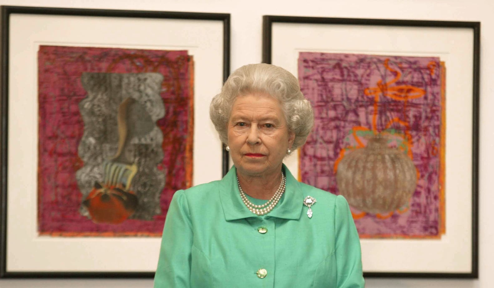 Queen Elizabeth II Frowning Pictures | PS Celebrity