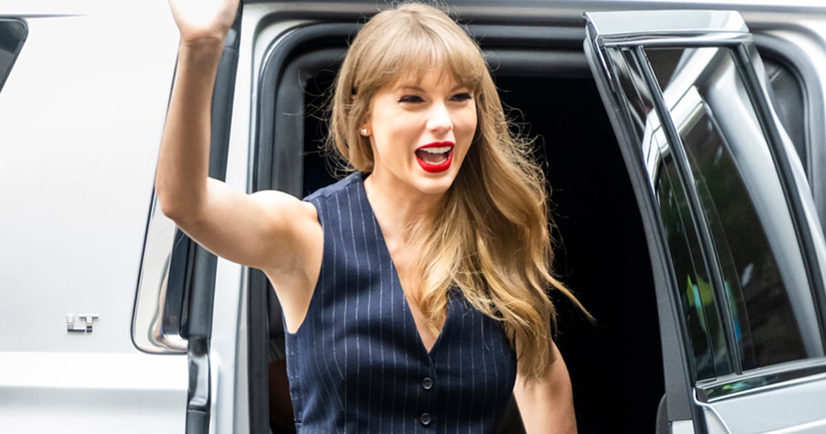 Taylor Swift Wears a Summer-Approved Oversize Suit | Photos | PS Fashion