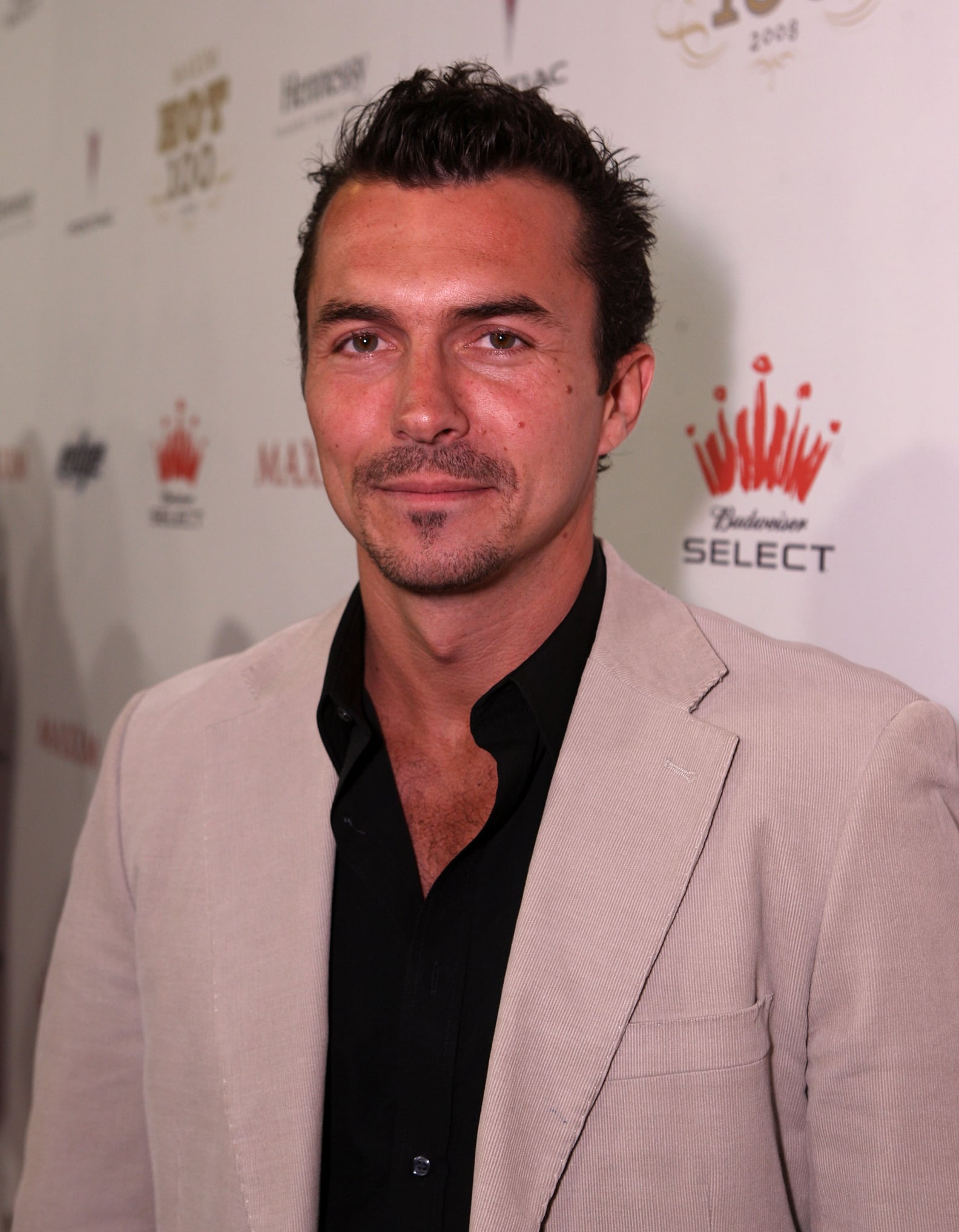 Who Plays Antoine on Emily in Paris? | PS Entertainment
