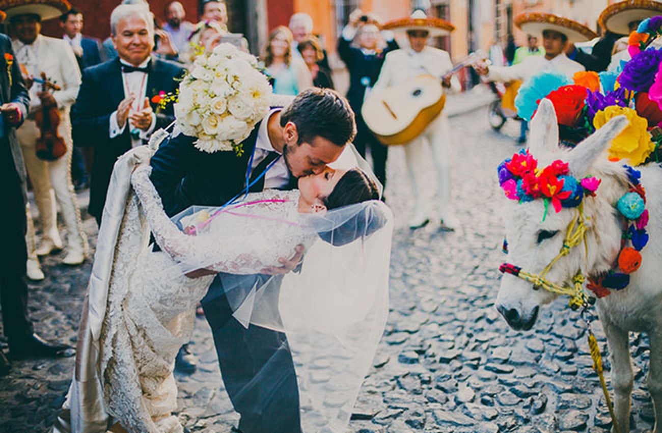 10 Wedding Traditions From Around the World Worth Stealing | PS Love