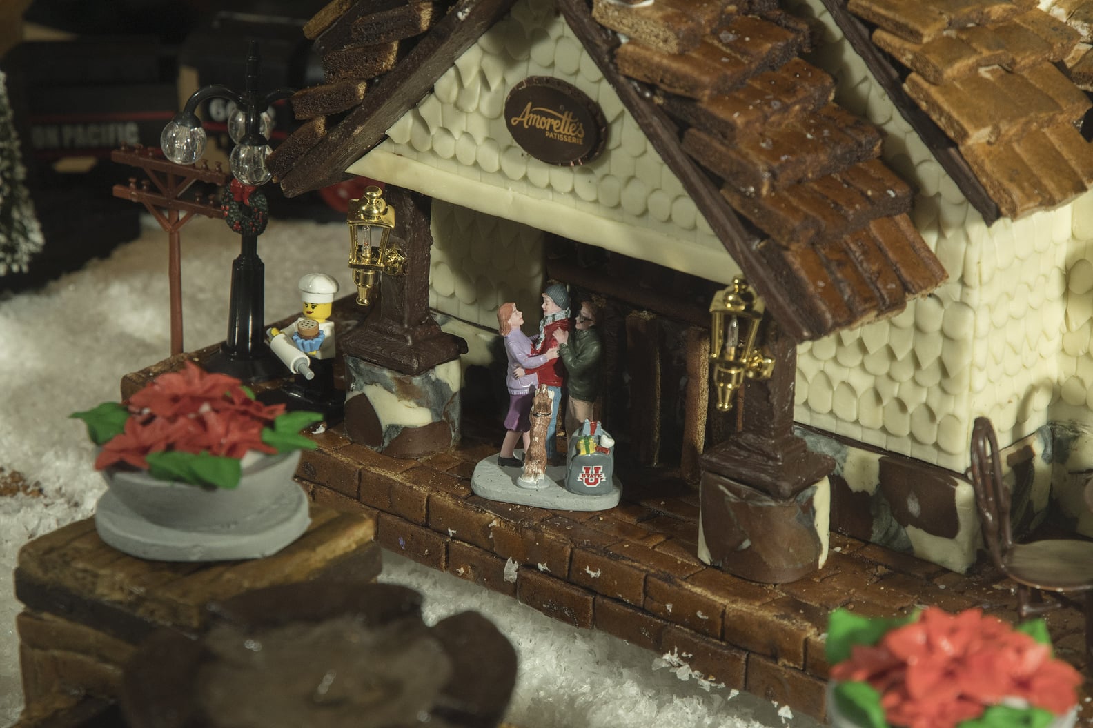 12 of Disney's Most Elaborate Gingerbread House Displays | PS Food