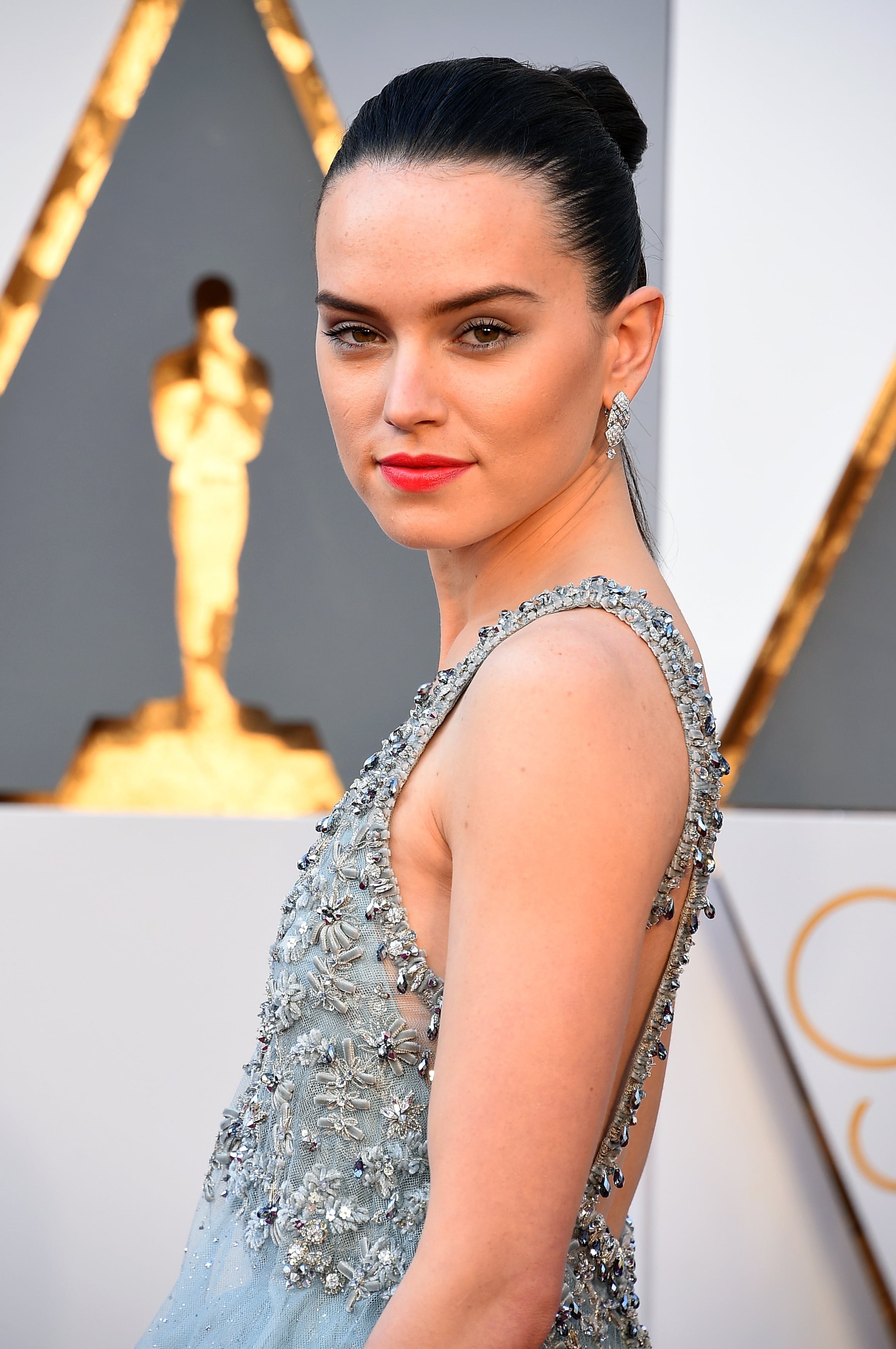 Daisy Ridley Star Wars Hair at Oscars 2016 | PS Beauty