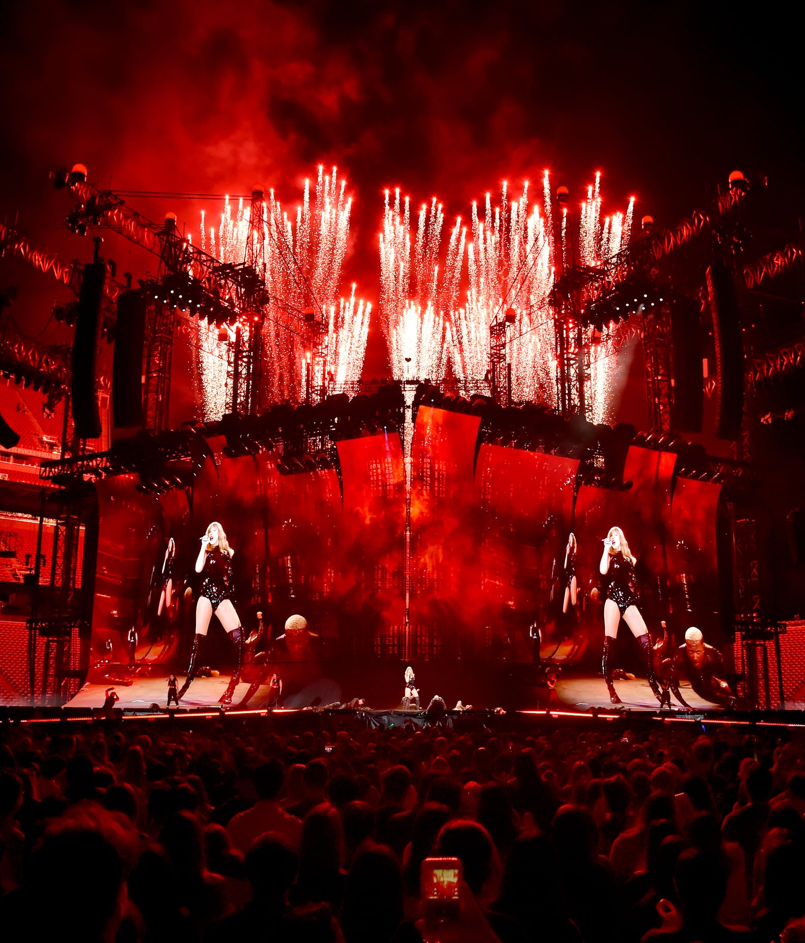 Taylor Swift Reputation Stadium Tour Pictures | PS Celebrity
