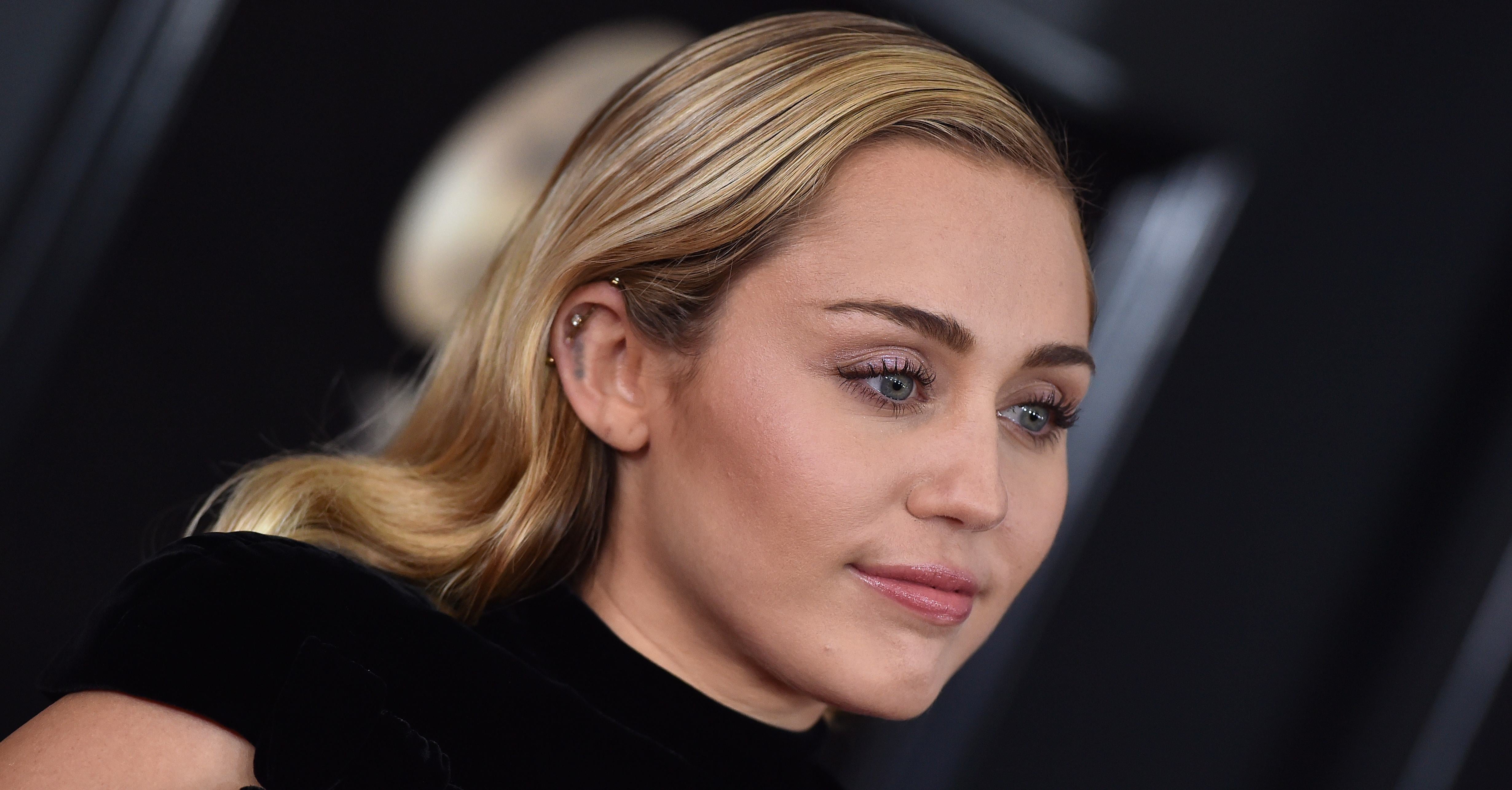 Miley Cyrus Loses Malibu Home in California Woolsey Wildfire | PS Celebrity