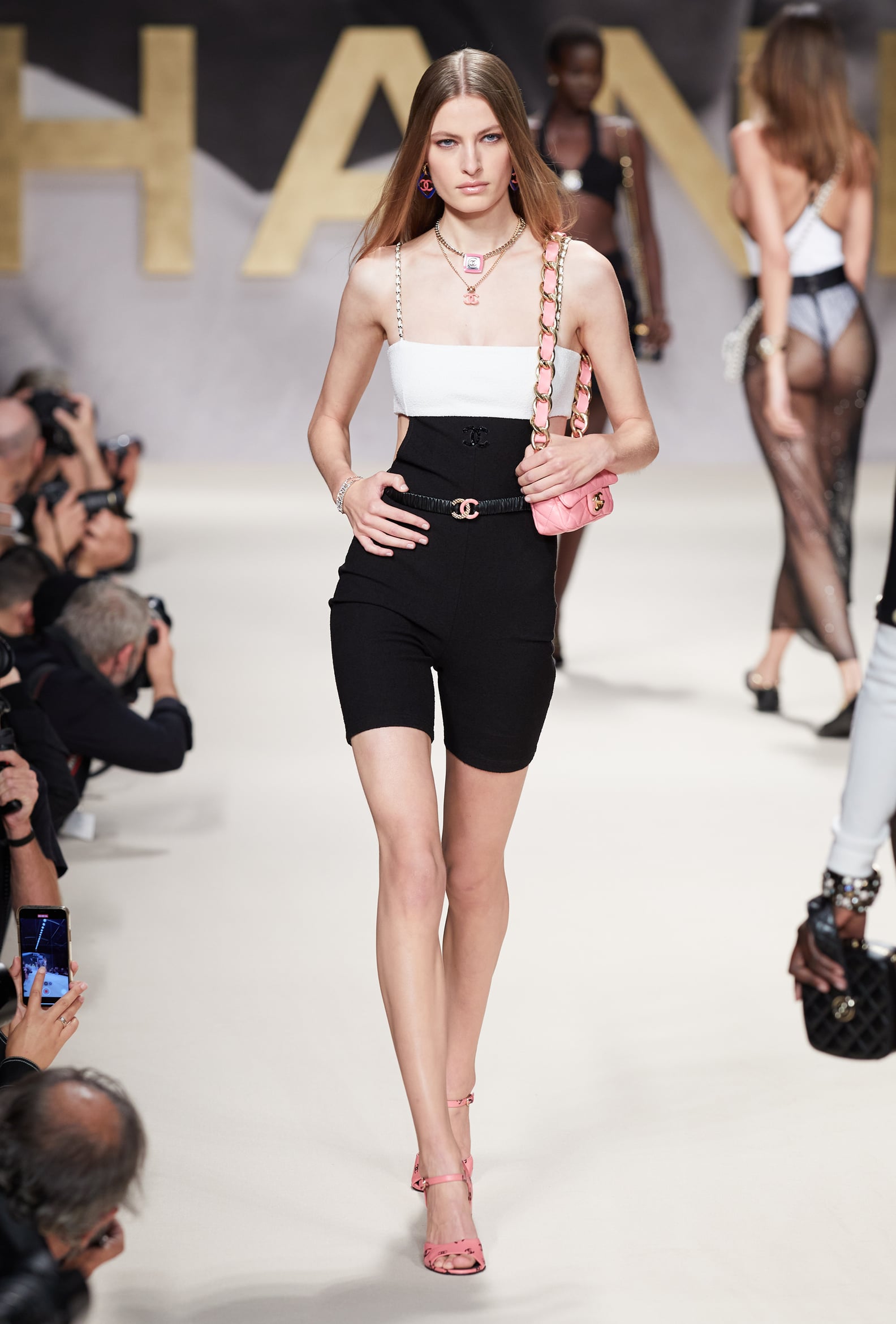 Chanel's SS22 Show Was a Throwback to the '90s Runway | PS Fashion