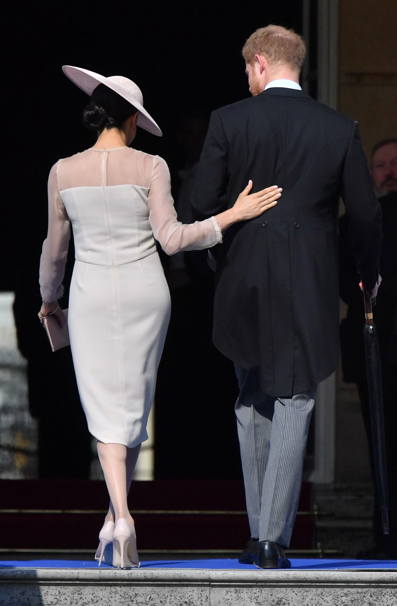 William and Kate “lovey dovey” moments at Earthshot ceremony | Page 3 ...