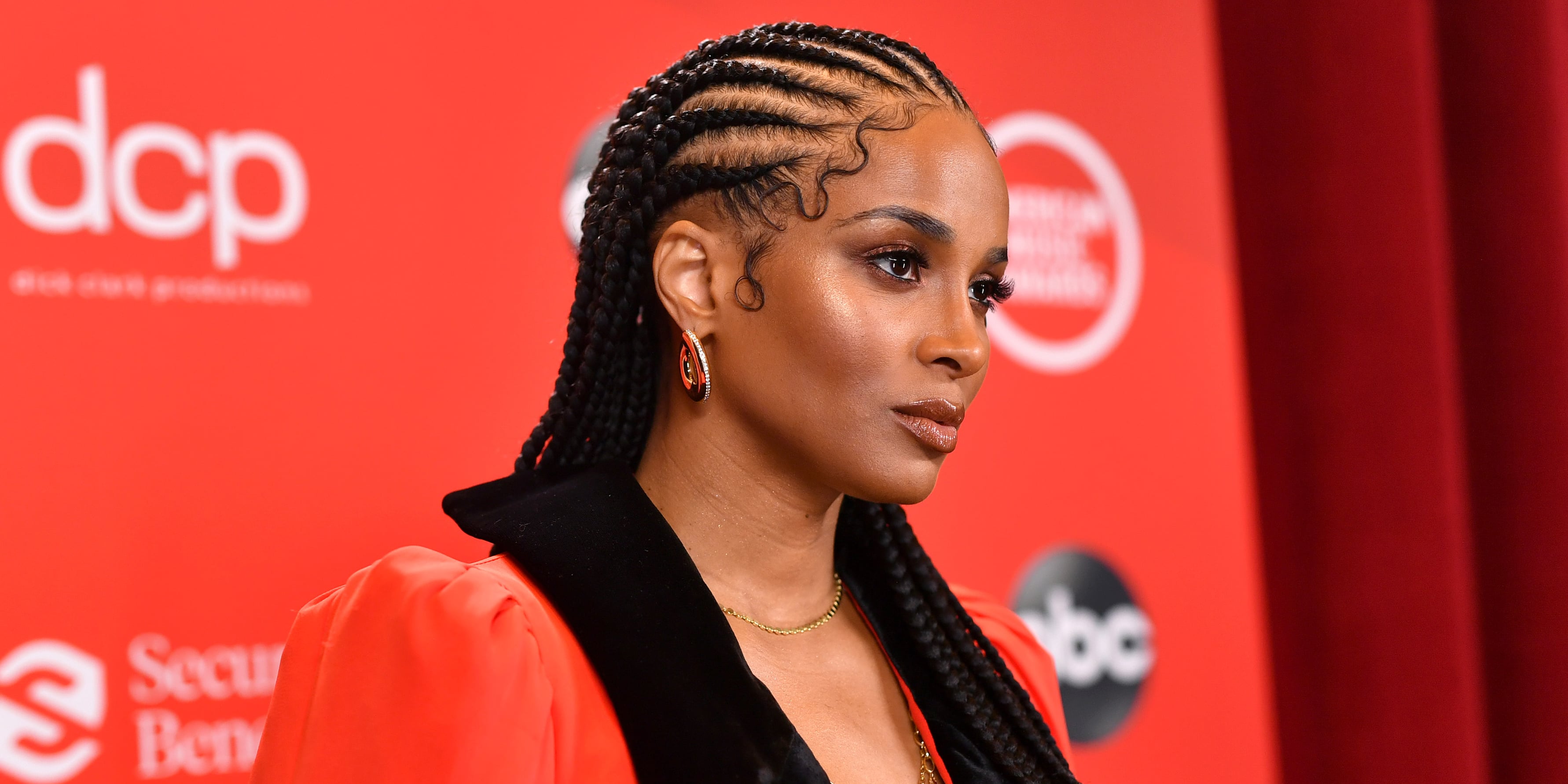 See Photos of Ciara's Hair and Makeup at the 2020 AMAs | PS Beauty