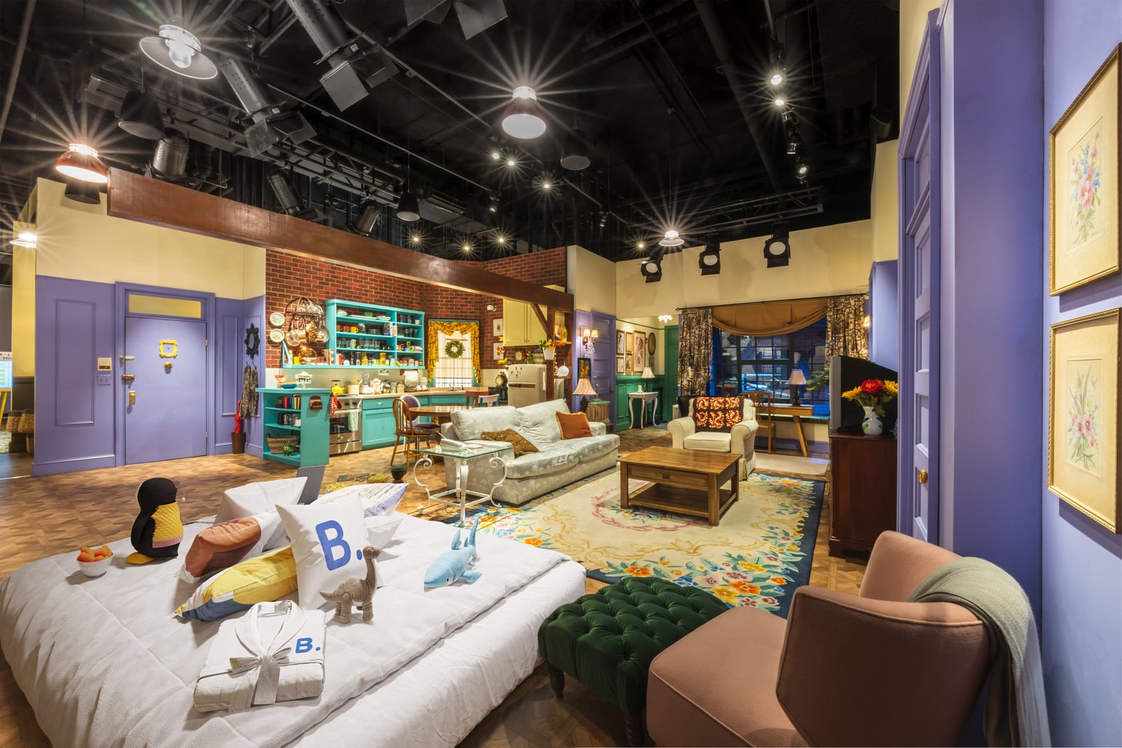 How to Stay Overnight at the Friends Experience in NYC | POPSUGAR Smart ...