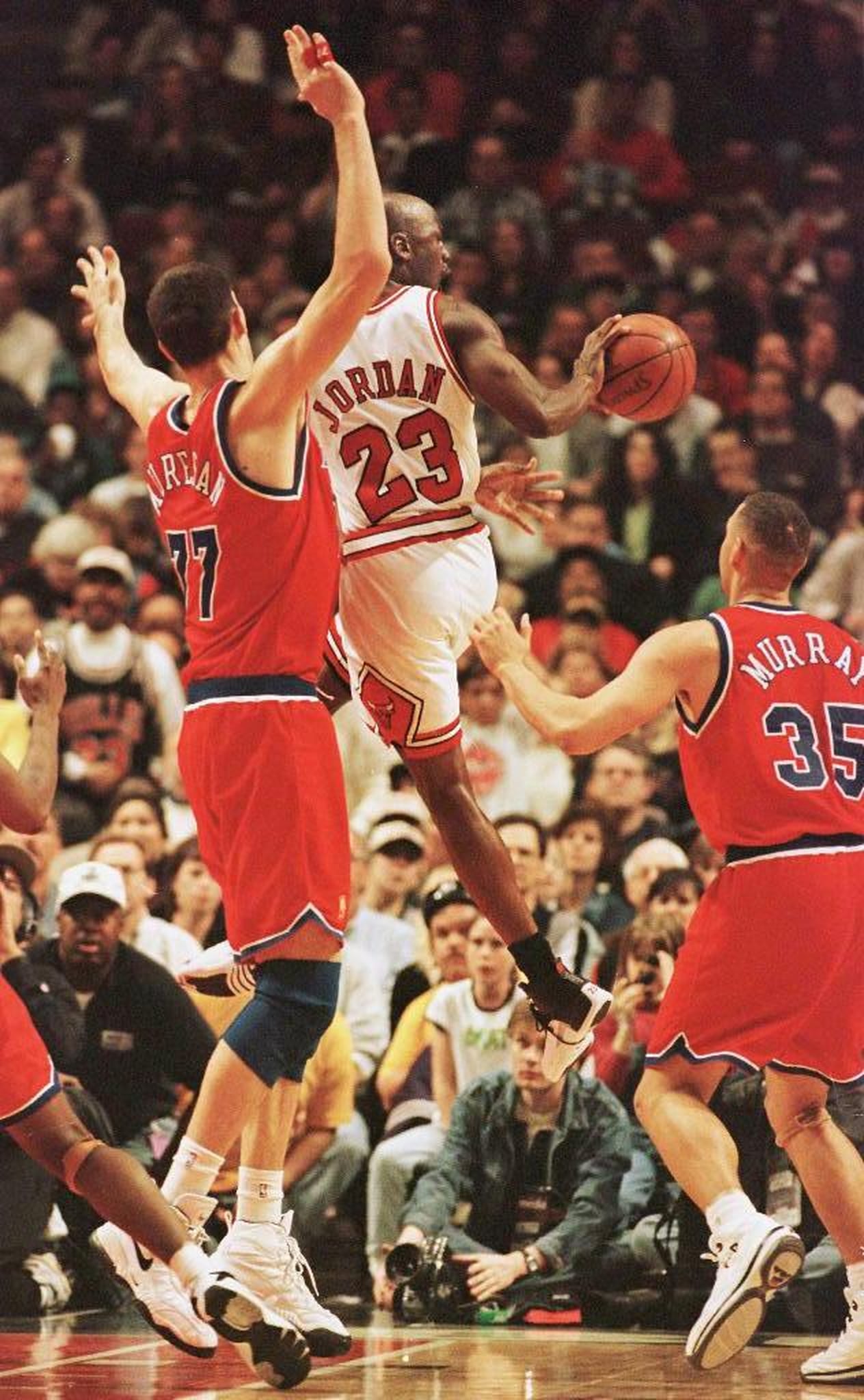 40 Stunning Photos of Michael Jordan Soaring Through the Air | PS Fitness