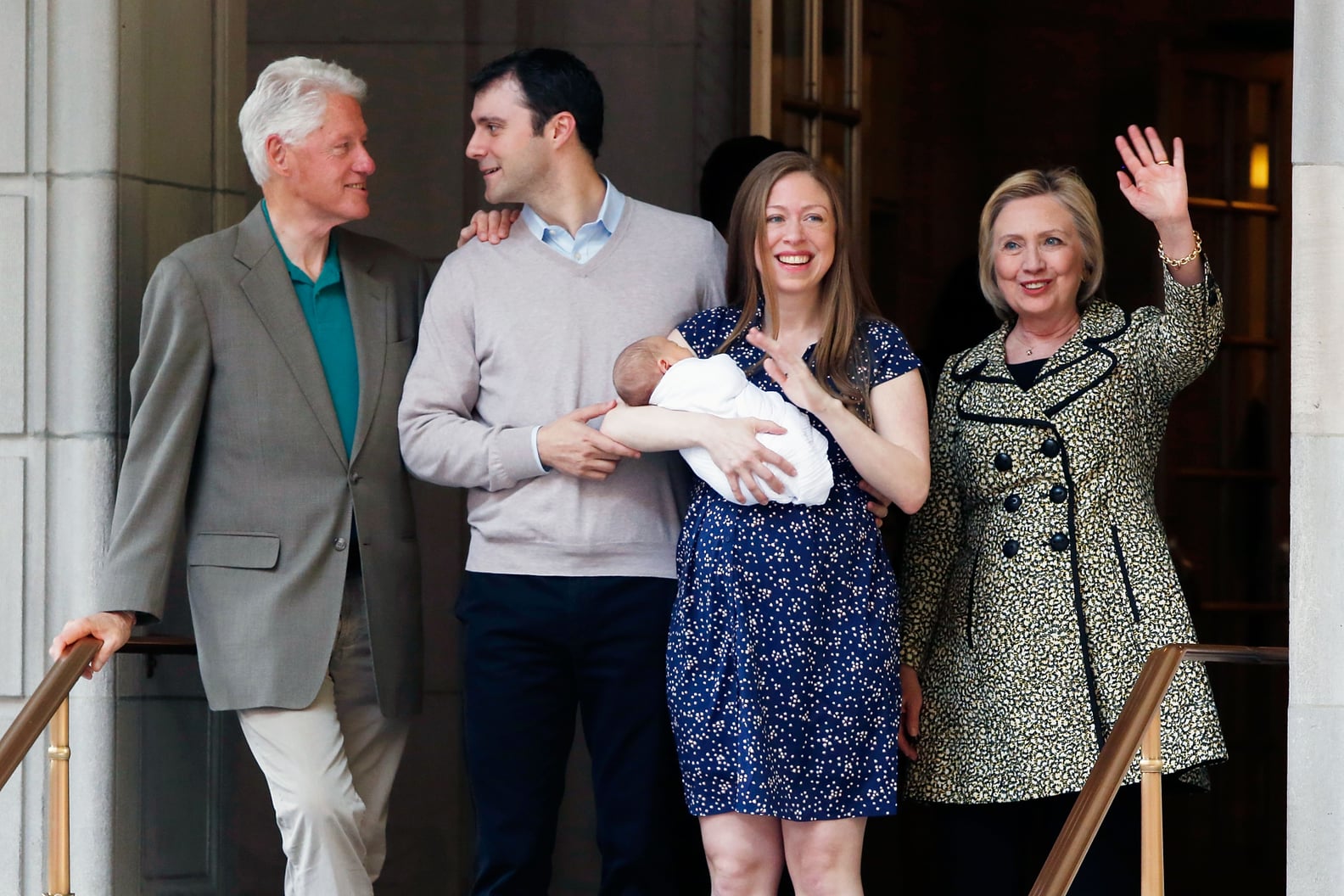 Chelsea Clinton Leaving the Hospital With Her Baby 2016 | PS Celebrity