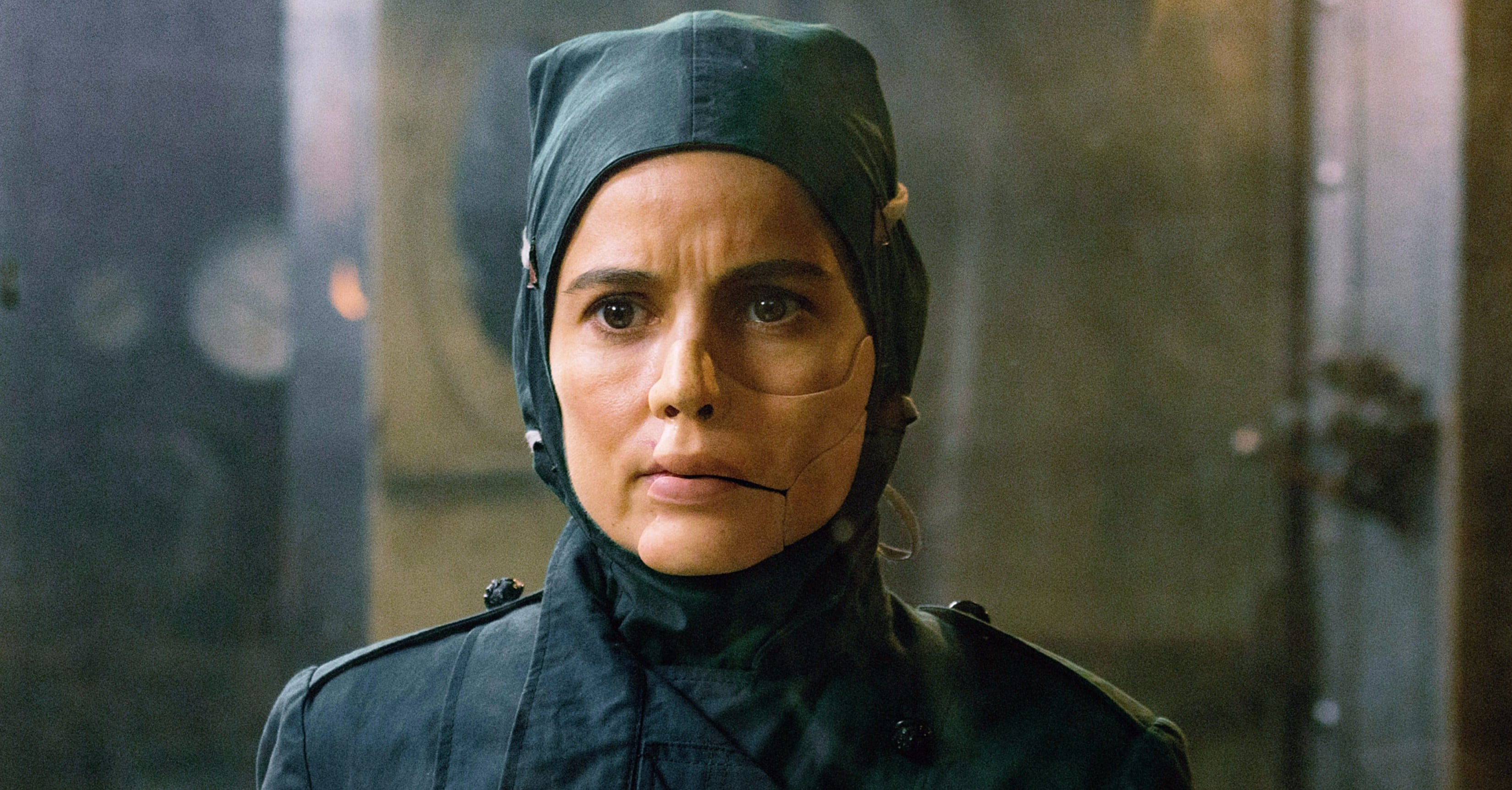 Who Plays Doctor Poison in Wonder Woman? | PS Entertainment