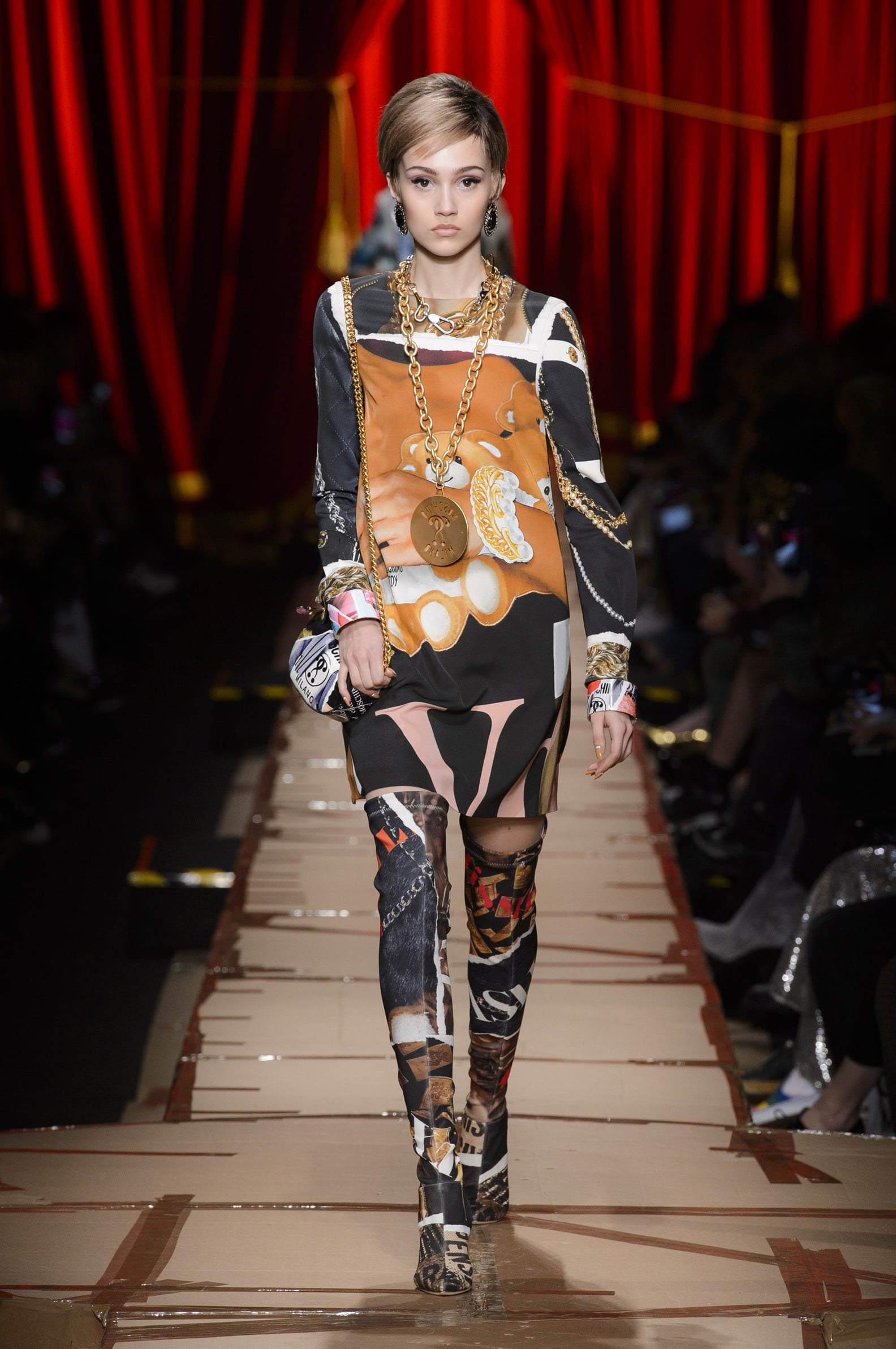 Moschino Fall 2017 Runway Show | PS Fashion