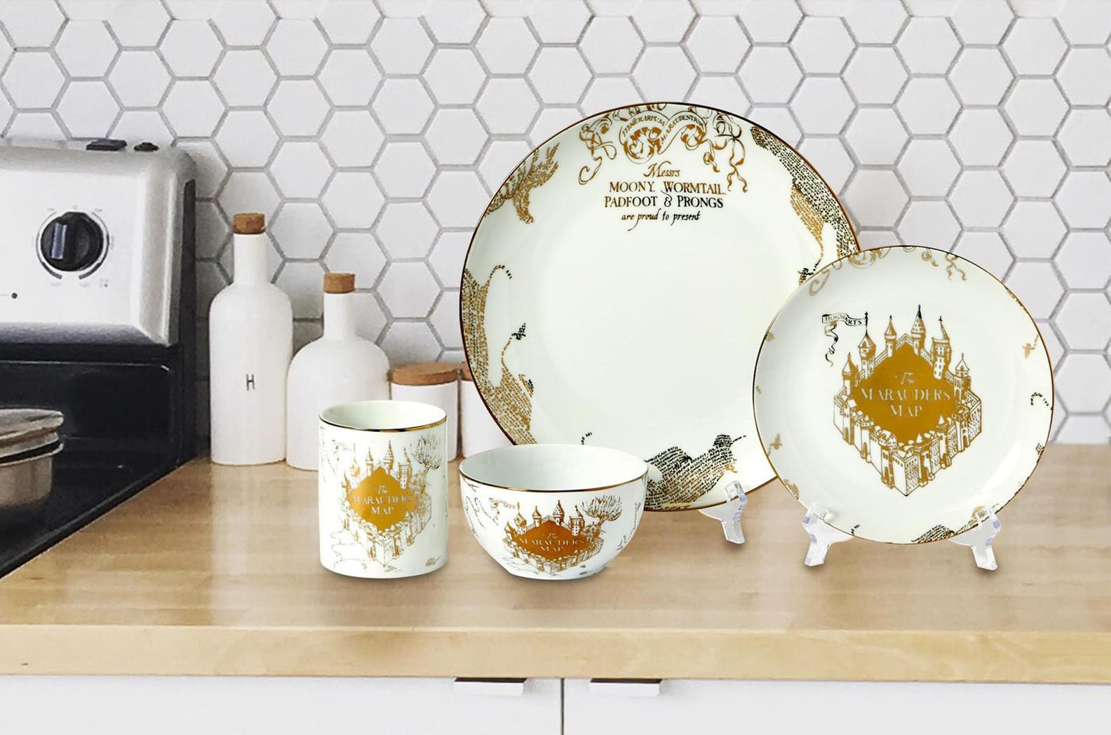Target Has a 16-Piece Porcelain Harry Potter Dining Set | PS Home