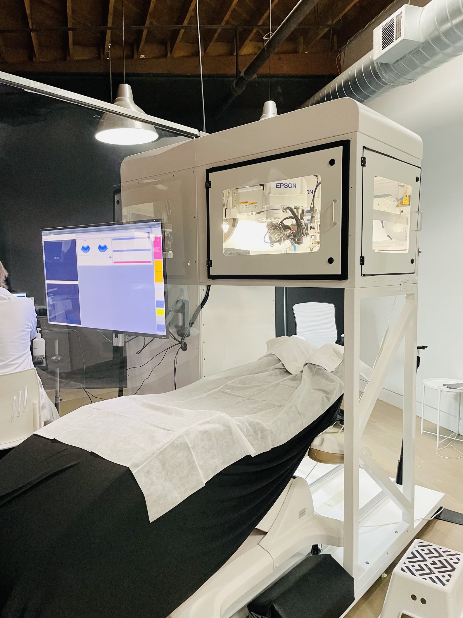 What Is It Like to Get Luum Robotic Eyelash Extensions? | PS Beauty