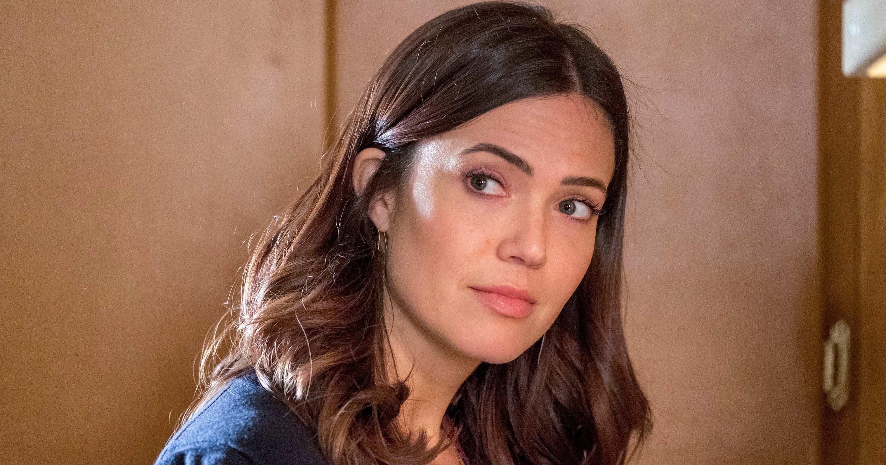 Mandy Moore Interview About This Is Us "Her" Mystery 2019 | PS ...