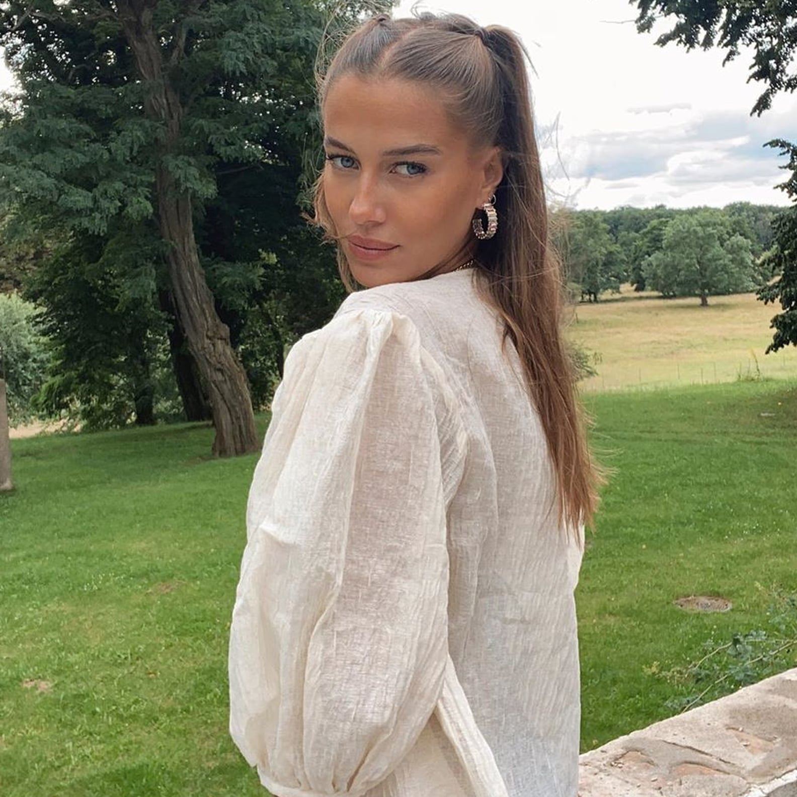 Who Is Brad Pitt's New Girlfriend, Nicole Poturalski? | PS Celebrity