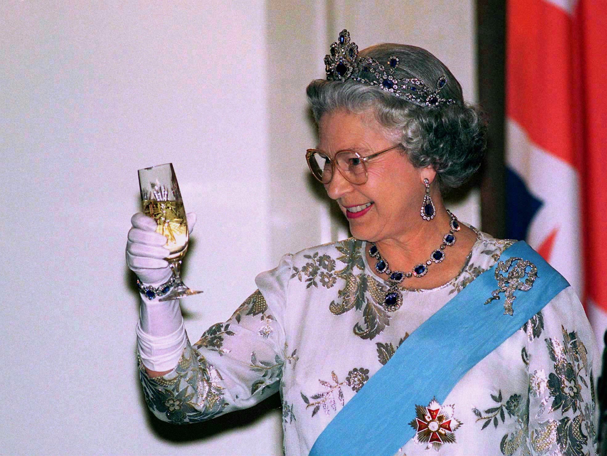 Does Queen Elizabeth Drink Alcohol? | POPSUGAR Celebrity