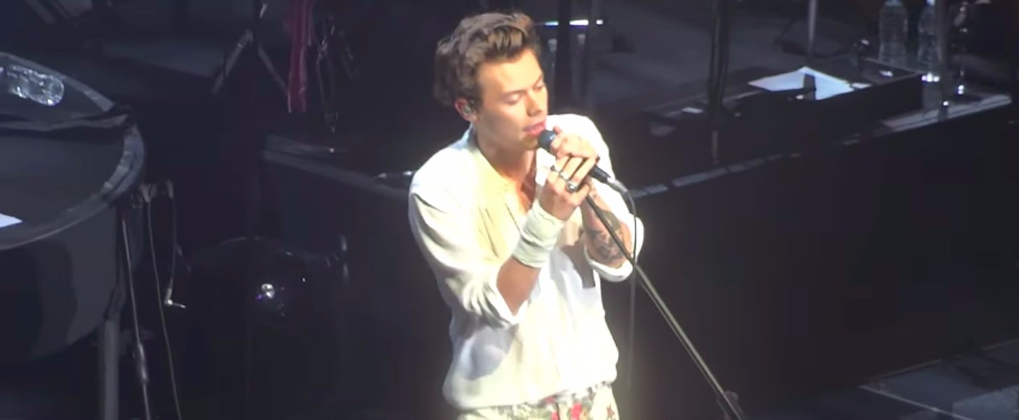 Harry Styles Sings One Direction on Solo Tour | PS Entertainment