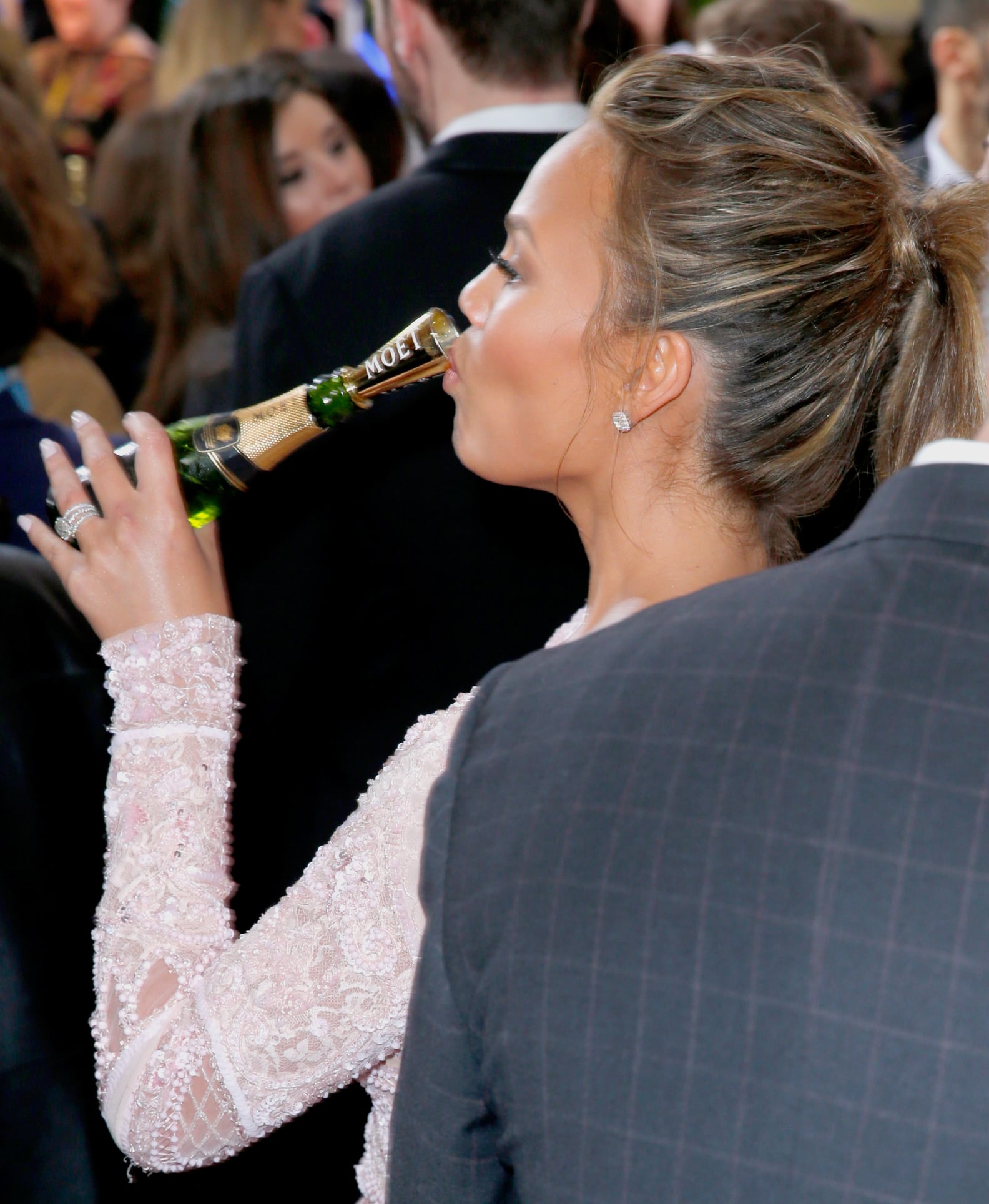 Chrissy Teigen's Golden Globes Cry Face | GIF and Pictures | PS Celebrity