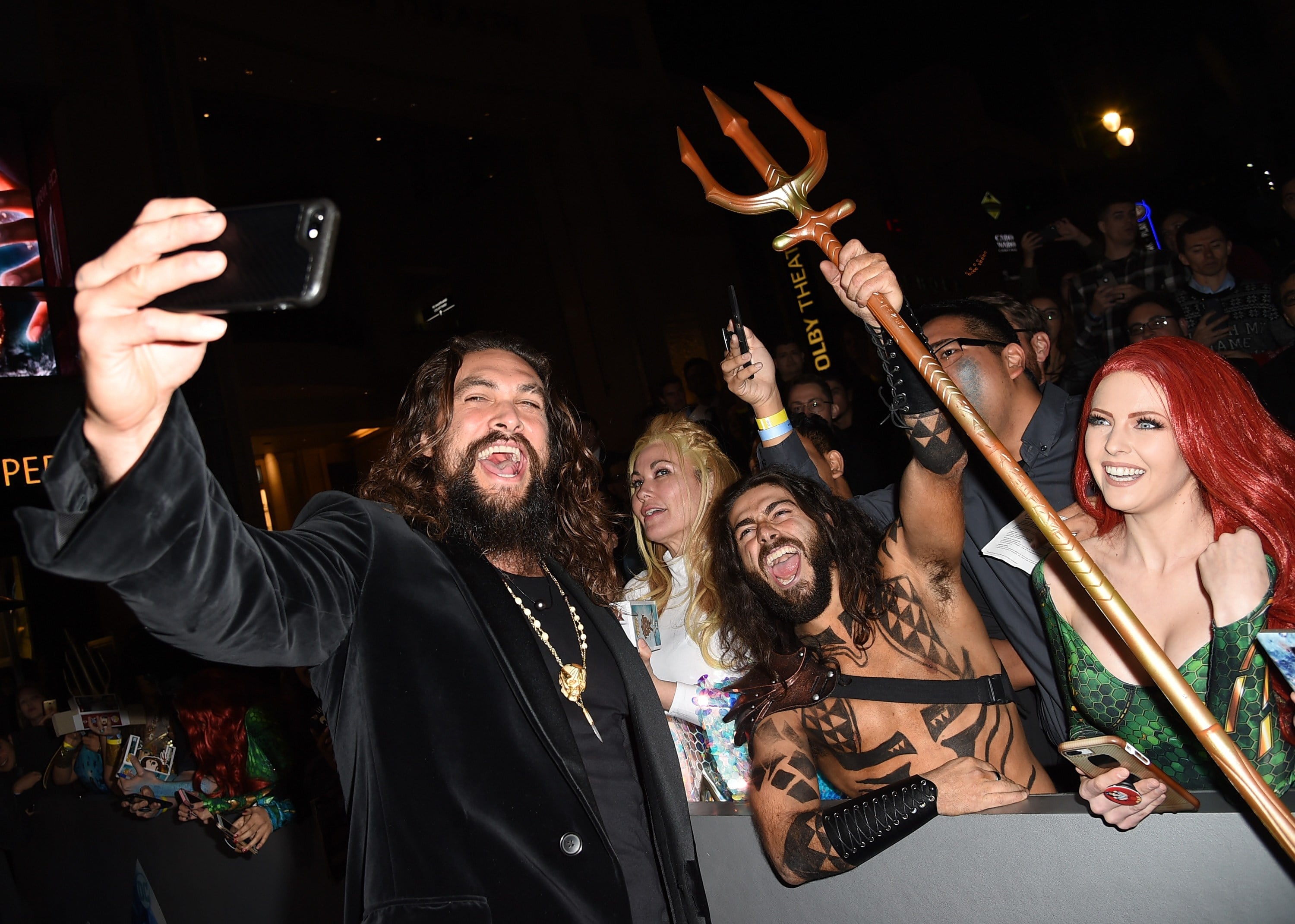 Jason Momoa Pictures With Fans | POPSUGAR Celebrity
