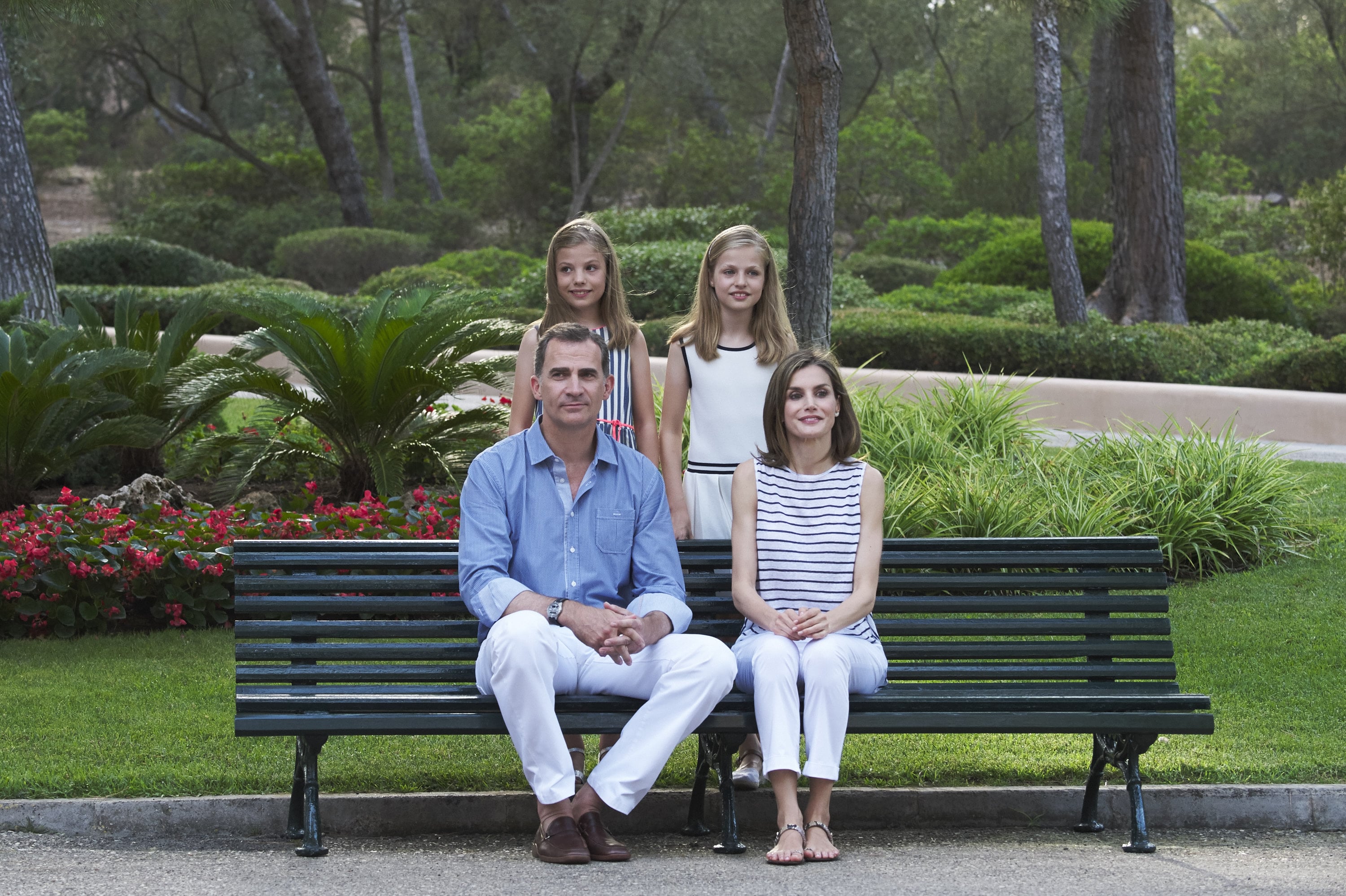 Spanish Royal Family Summer Portraits 2016 | PS Latina