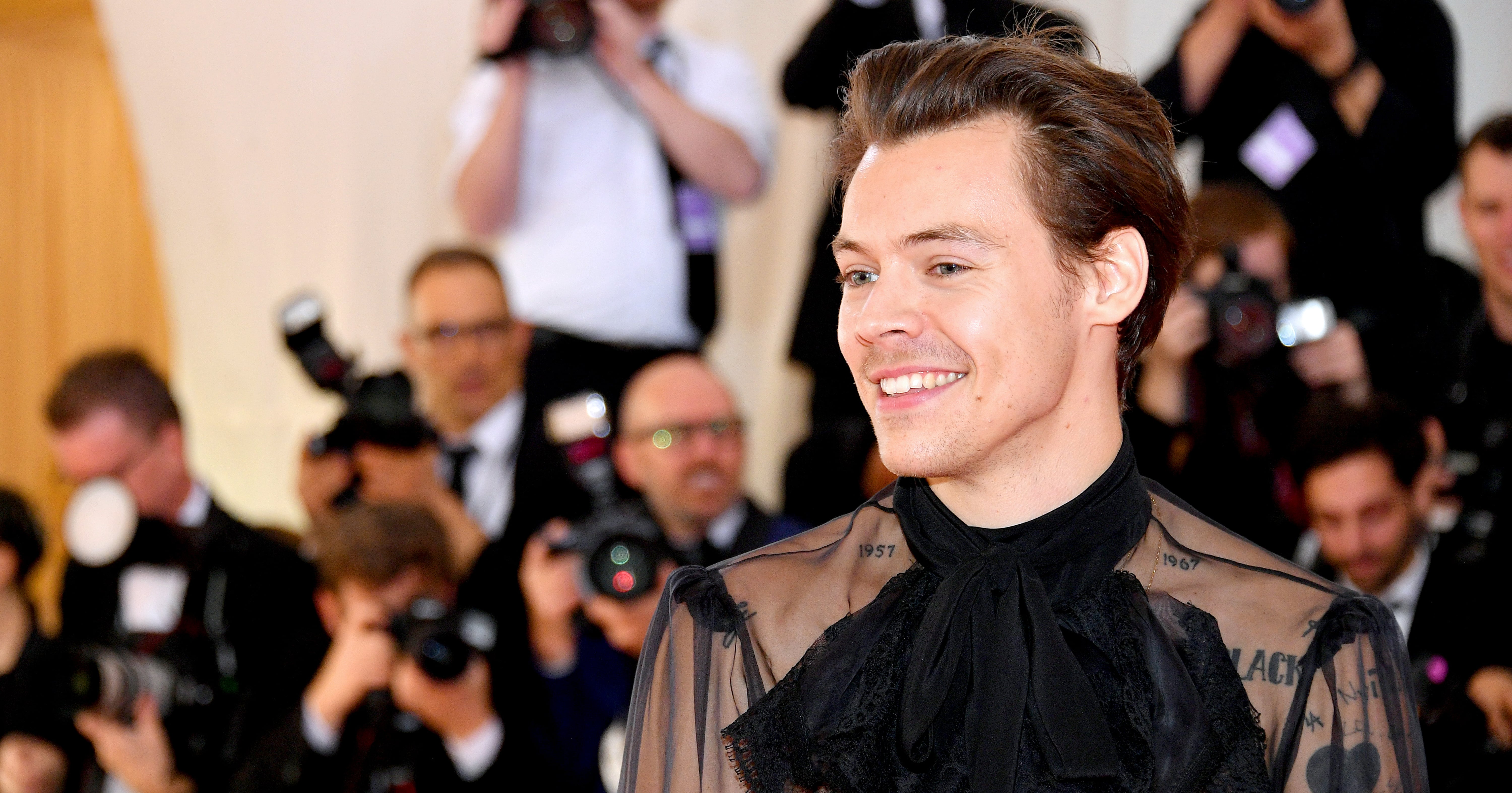 Harry Styles Debuts Short, Rugged Haircut in Italy | PS Beauty