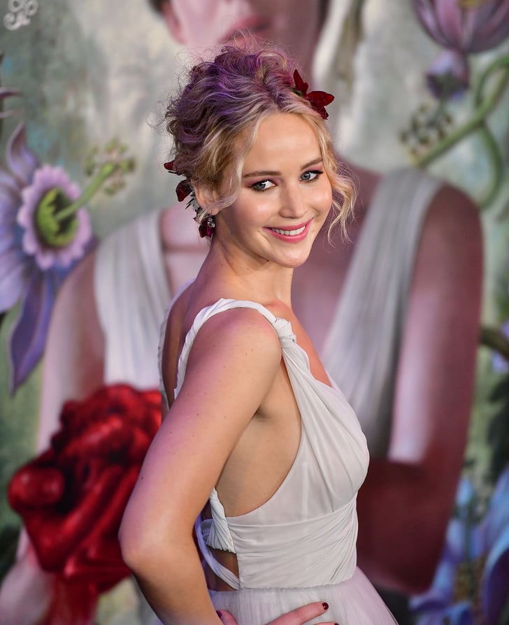 Jennifer Lawrence Wears Flowers In Her Hair Jennifer Lawrence Flower