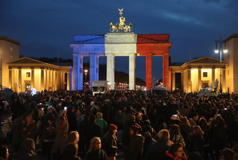 Pictures of Mourning After Paris Attacks November 2015 | PS Celebrity