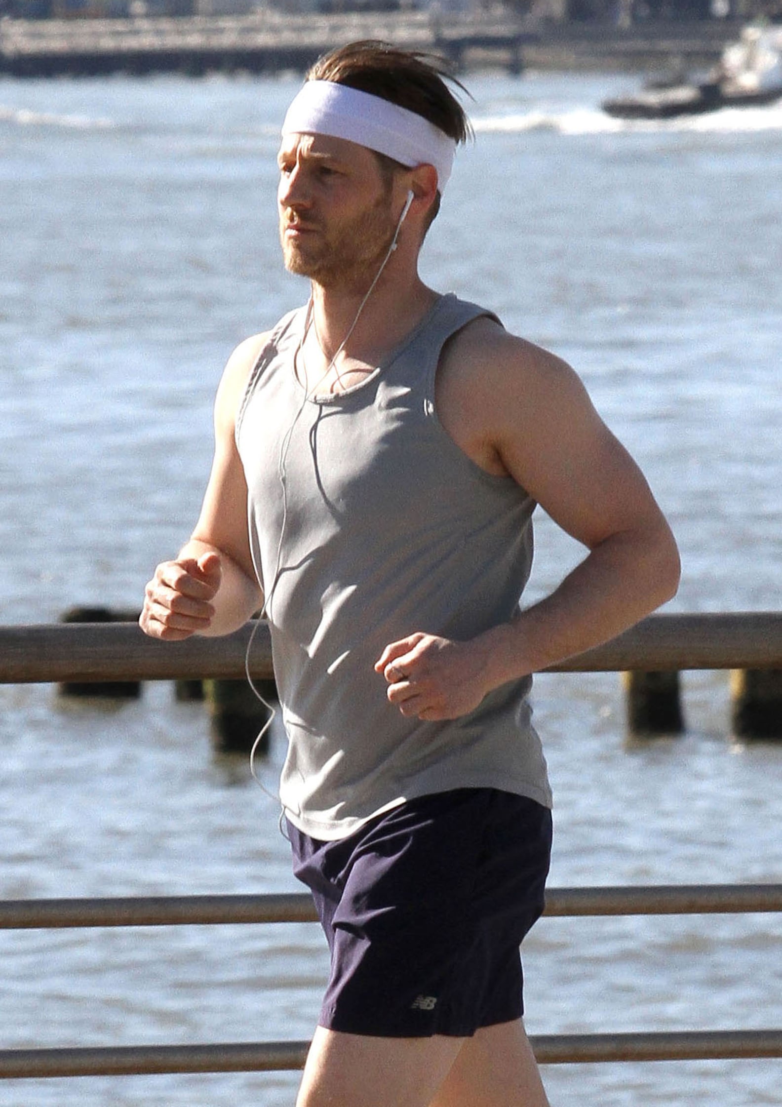 Ben McKenzie Jogging in NYC April 2016 Pictures | POPSUGAR Celebrity