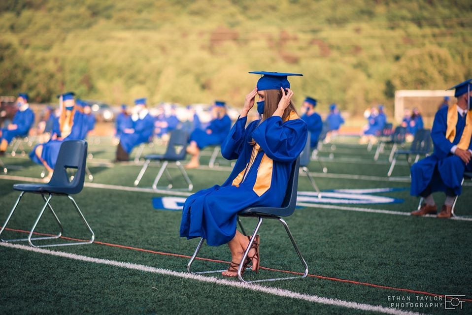 High School Graduation Photos With Social Distancing | POPSUGAR Family