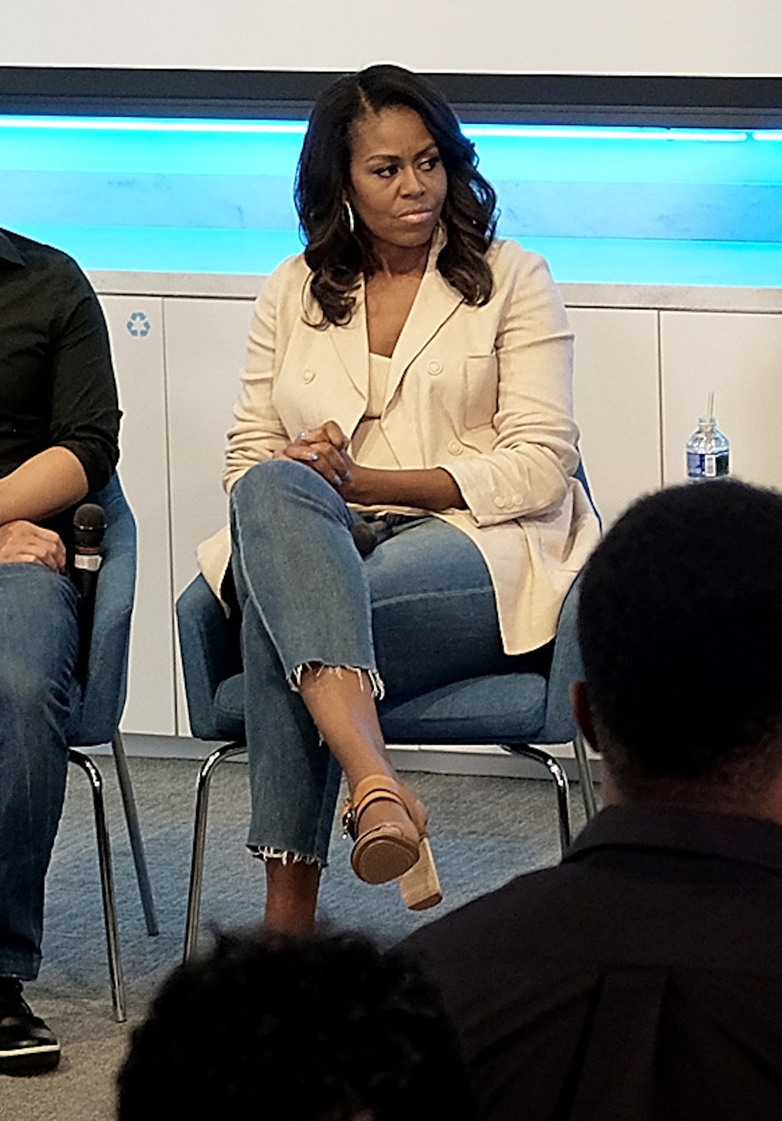 Michelle Obama Wearing Jeans and a Blazer | PS Fashion