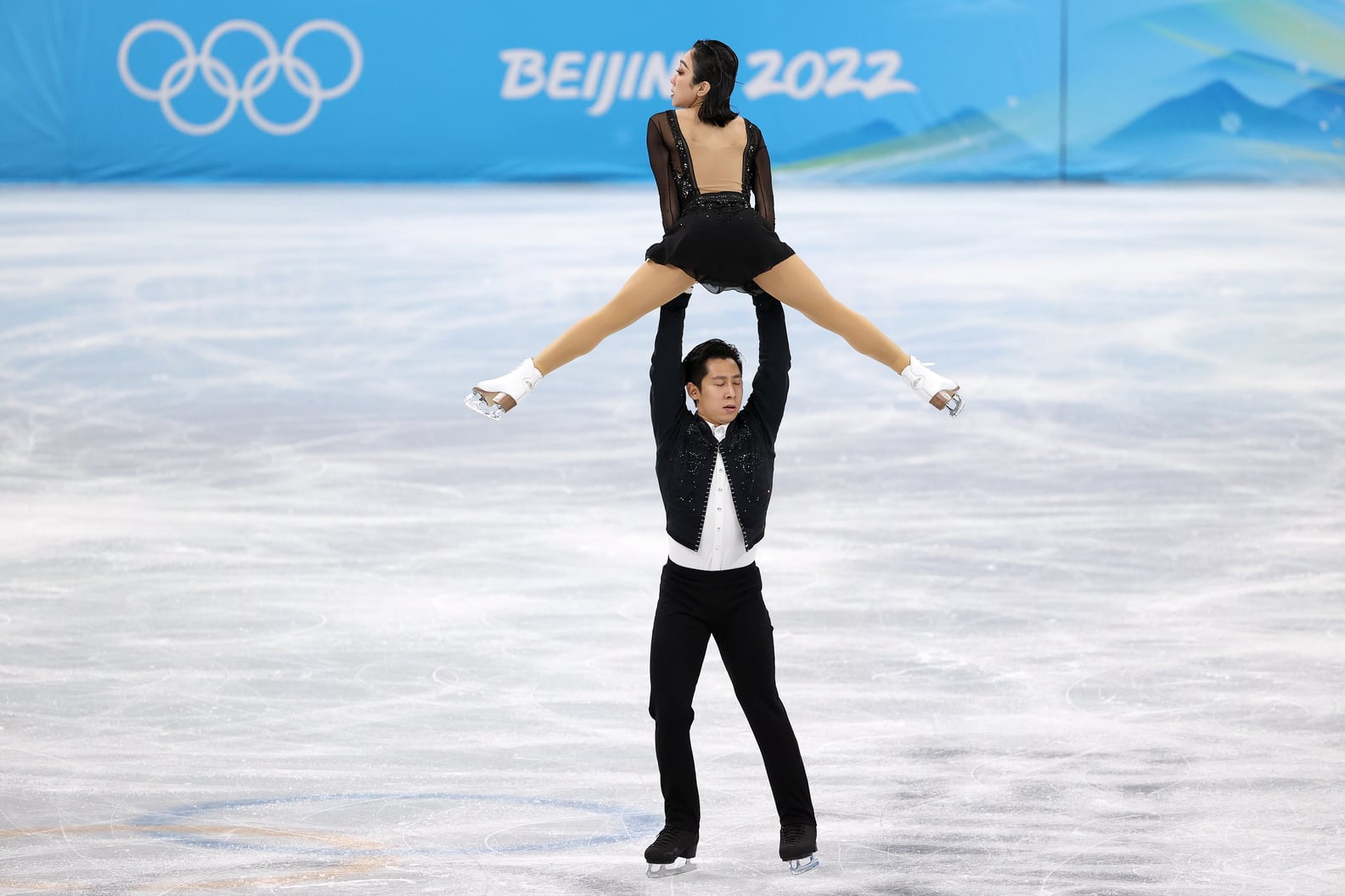 Olympic Figure Skating Pair Sui and Han Break World Record | PS Fitness