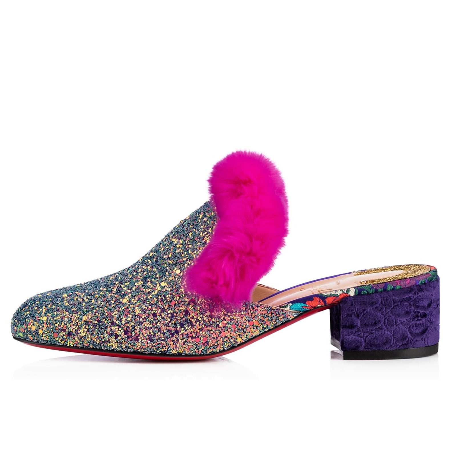 Gigi Hadid Shoes at Fashion Week Spring 2018 | PS Fashion