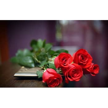 The Ultimate Bachelorette Finale Viewing Party Essentials | POPSUGAR Love